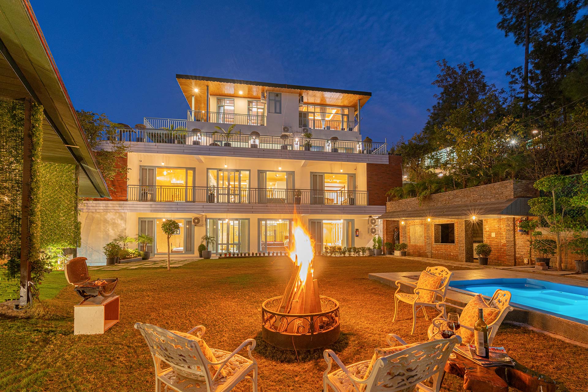 StayVista at Utopia @ Aurellia Summit w/ Outdoor Pool 𝗕𝗢𝗢𝗞 Kasauli Villa