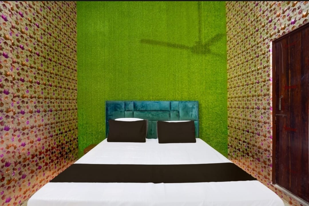Ganga Hotel 𝗕𝗢𝗢𝗞 Gunnaur Homestay