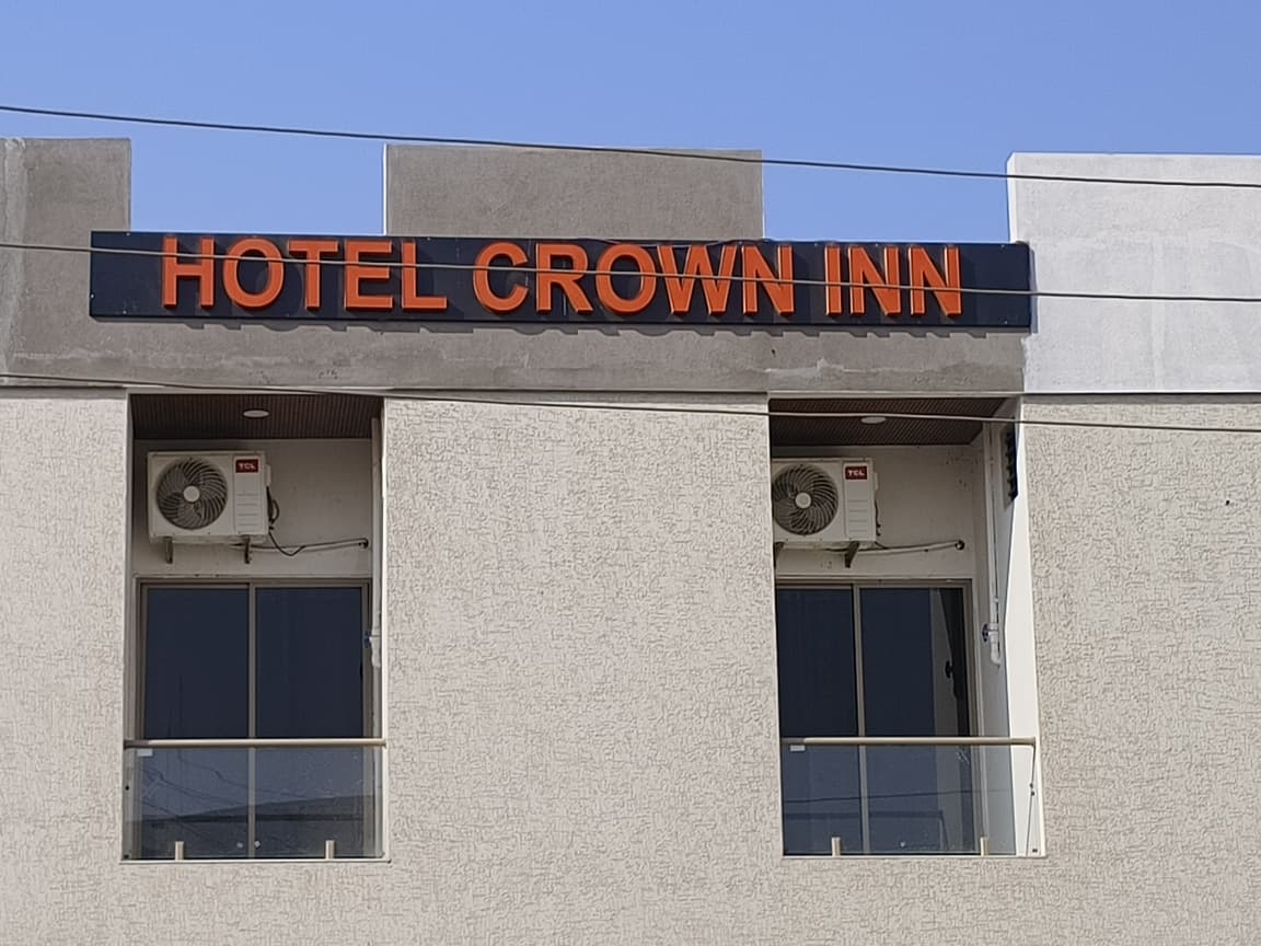 Hotel Crown Inn 𝗕𝗢𝗢𝗞 Wadhwan Hotel