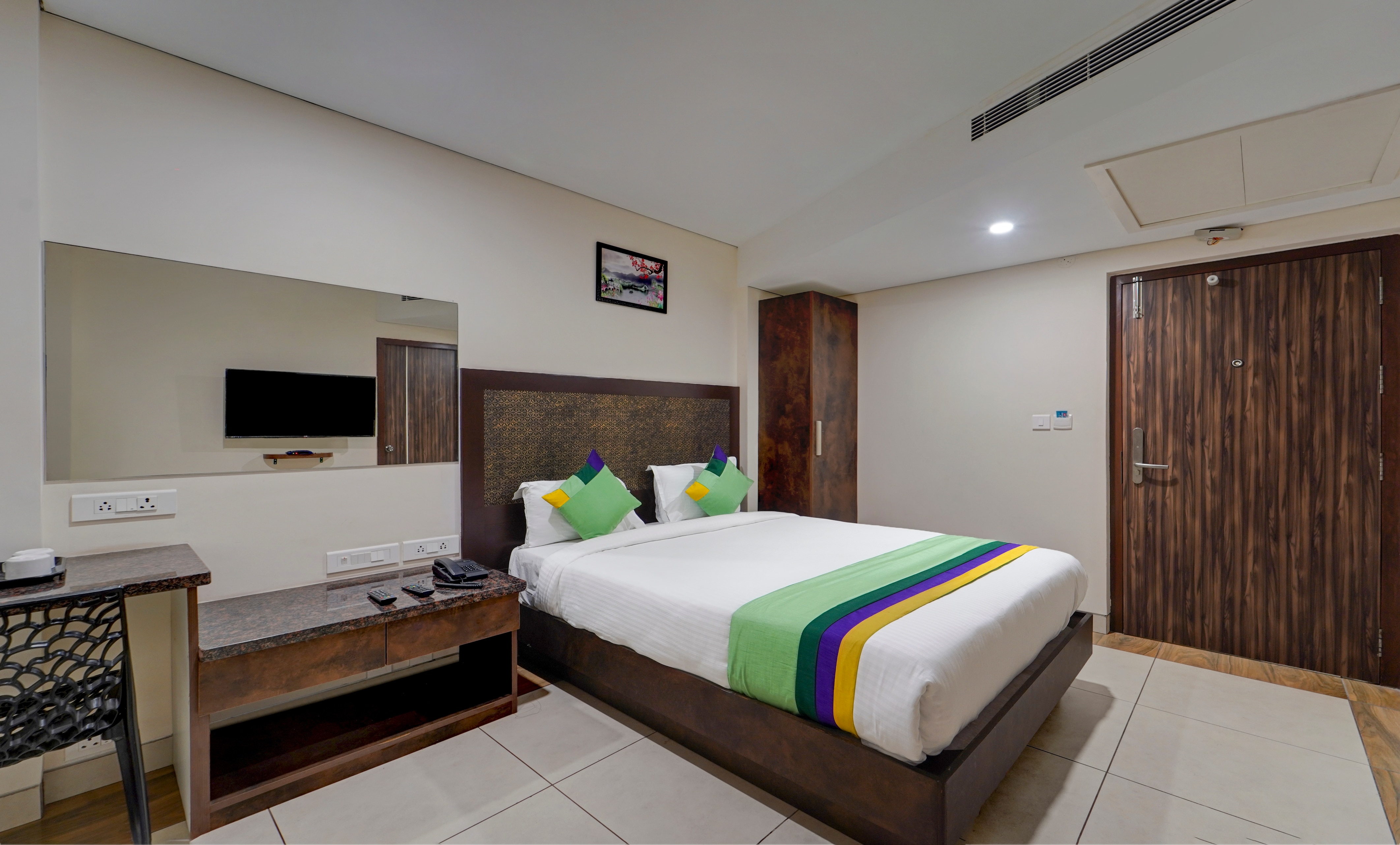 Treebo Vetri Supreme Residency 𝗕𝗢𝗢𝗞 Chennai Hotel
