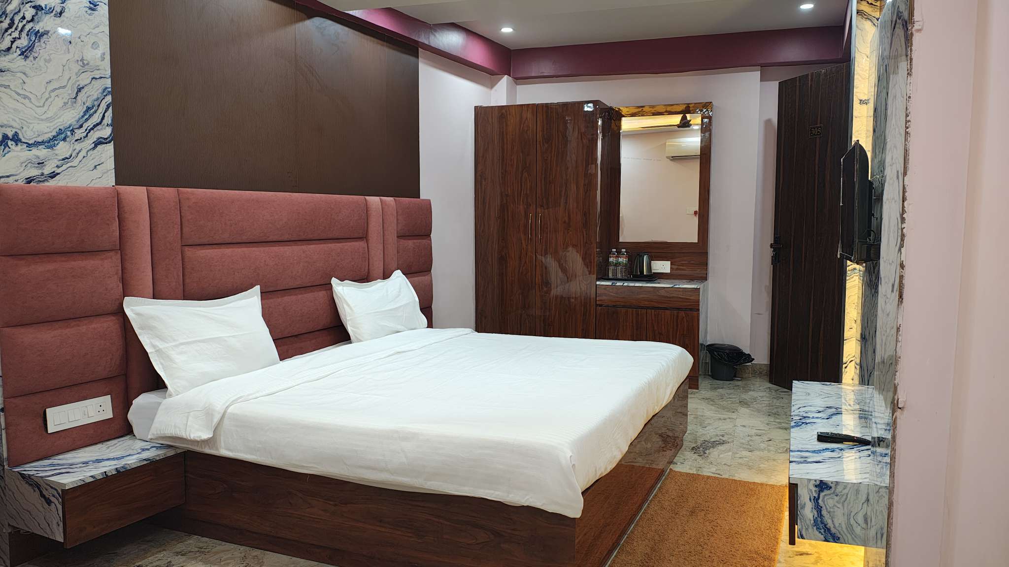 VKN Hotels & Resorts 𝗕𝗢𝗢𝗞 Prayagraj Hotel