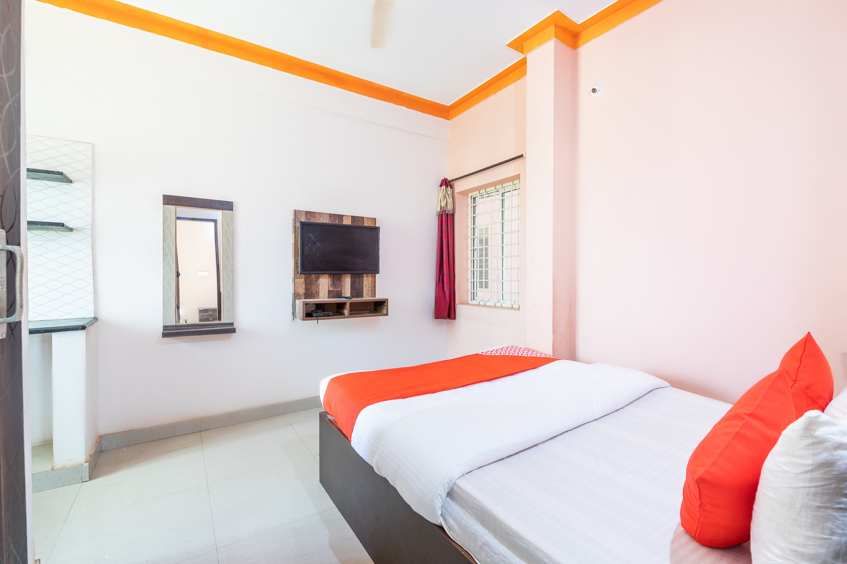 Hotel O Sri Sai Samrat Lodge 𝗕𝗢𝗢𝗞 Bangalore Hotel