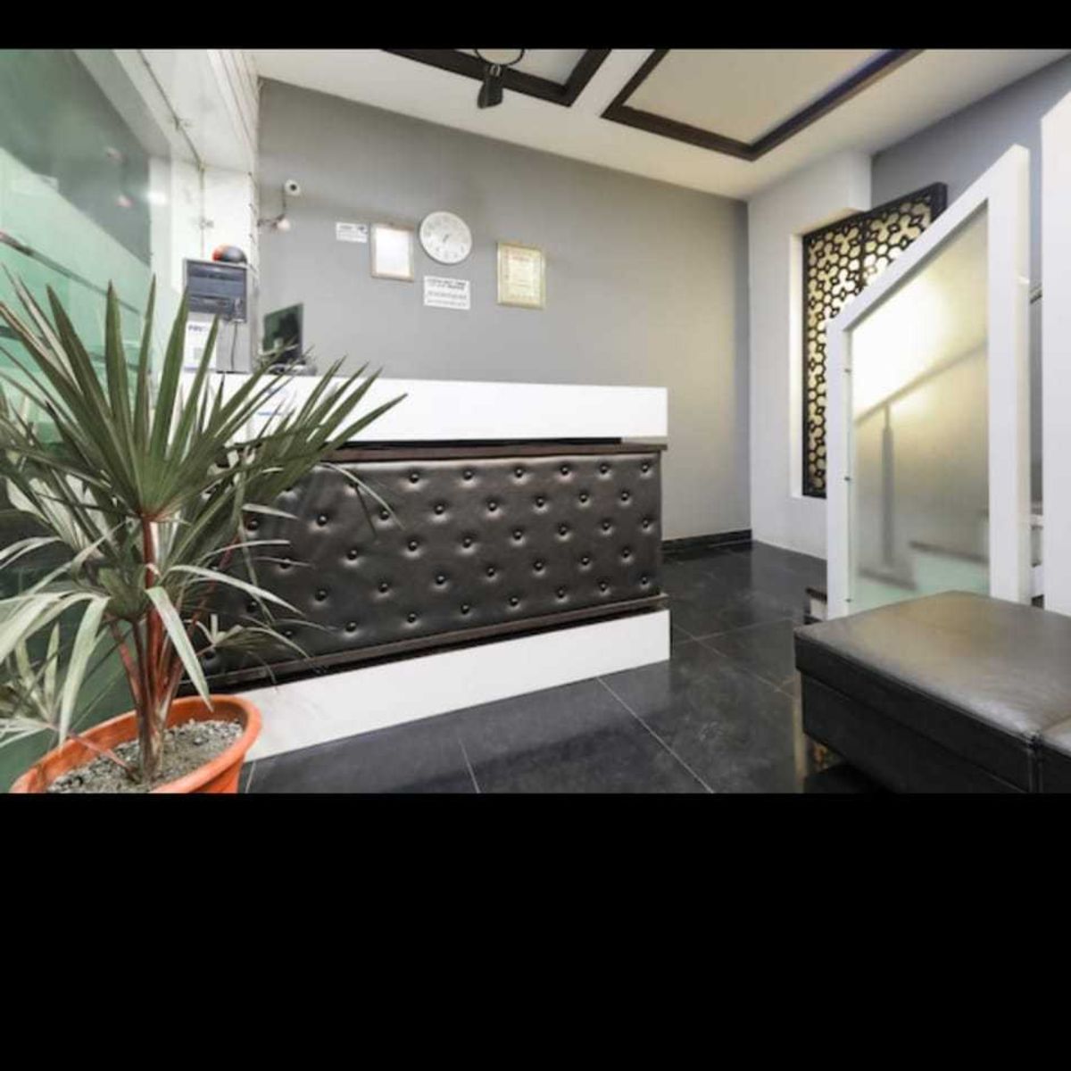 AHINSHA PALACE 𝗕𝗢𝗢𝗞 Ashoknagar Hotel