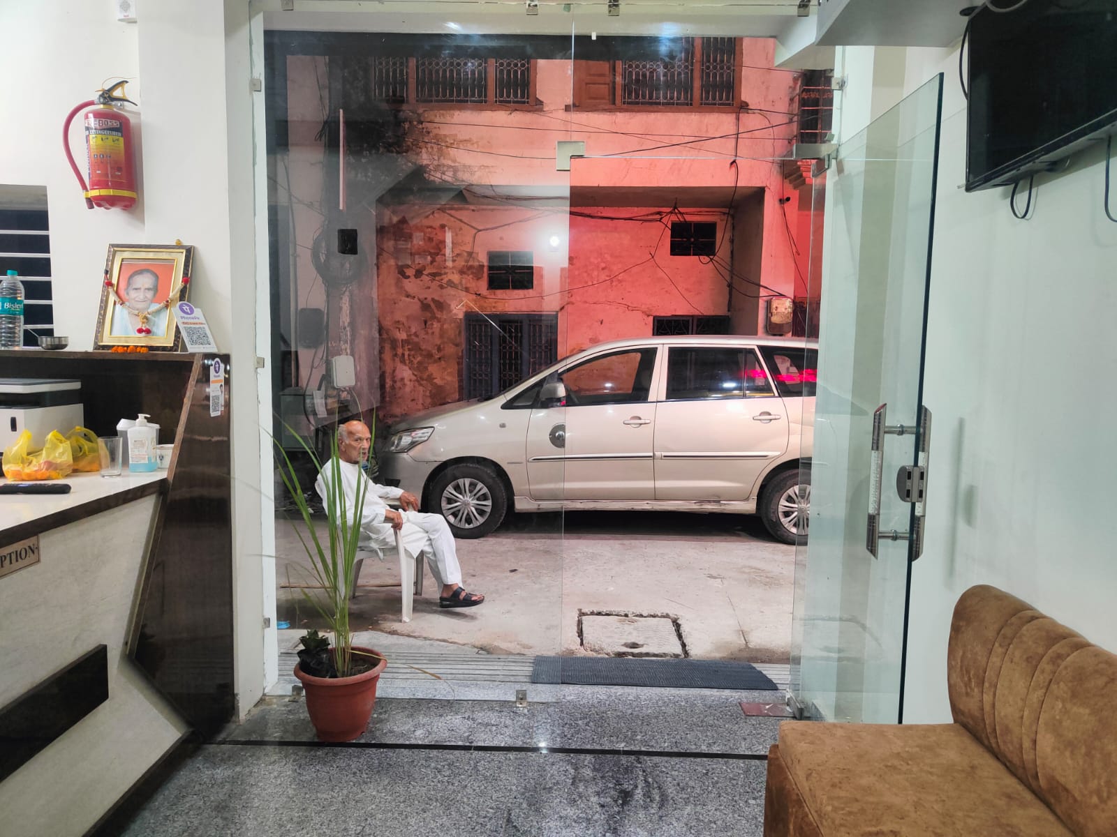 Hotel Raj 𝗕𝗢𝗢𝗞 Haridwar Guest House