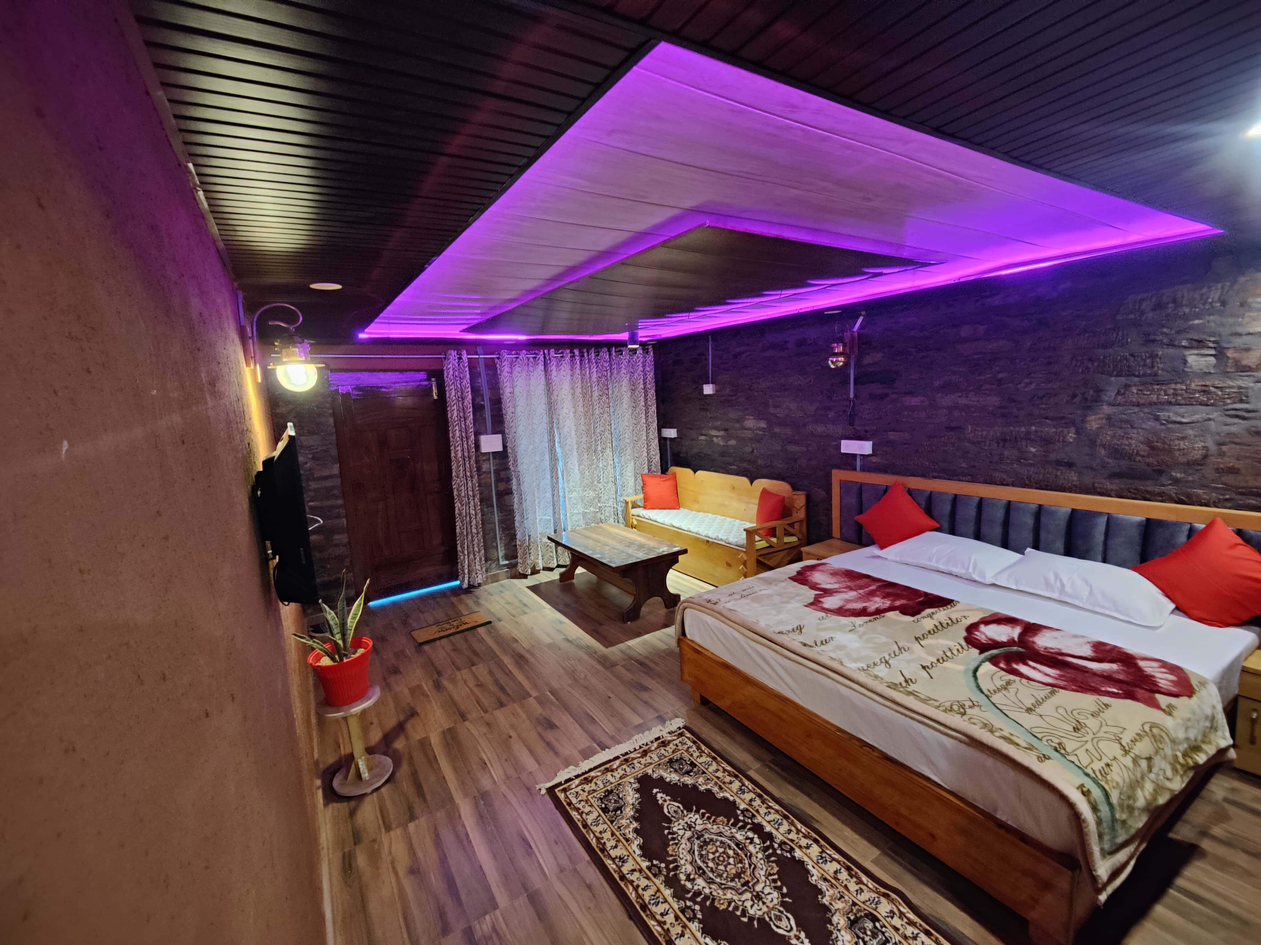 Nature Villas Basa Homestay 𝗕𝗢𝗢𝗞 Pauri Homestay