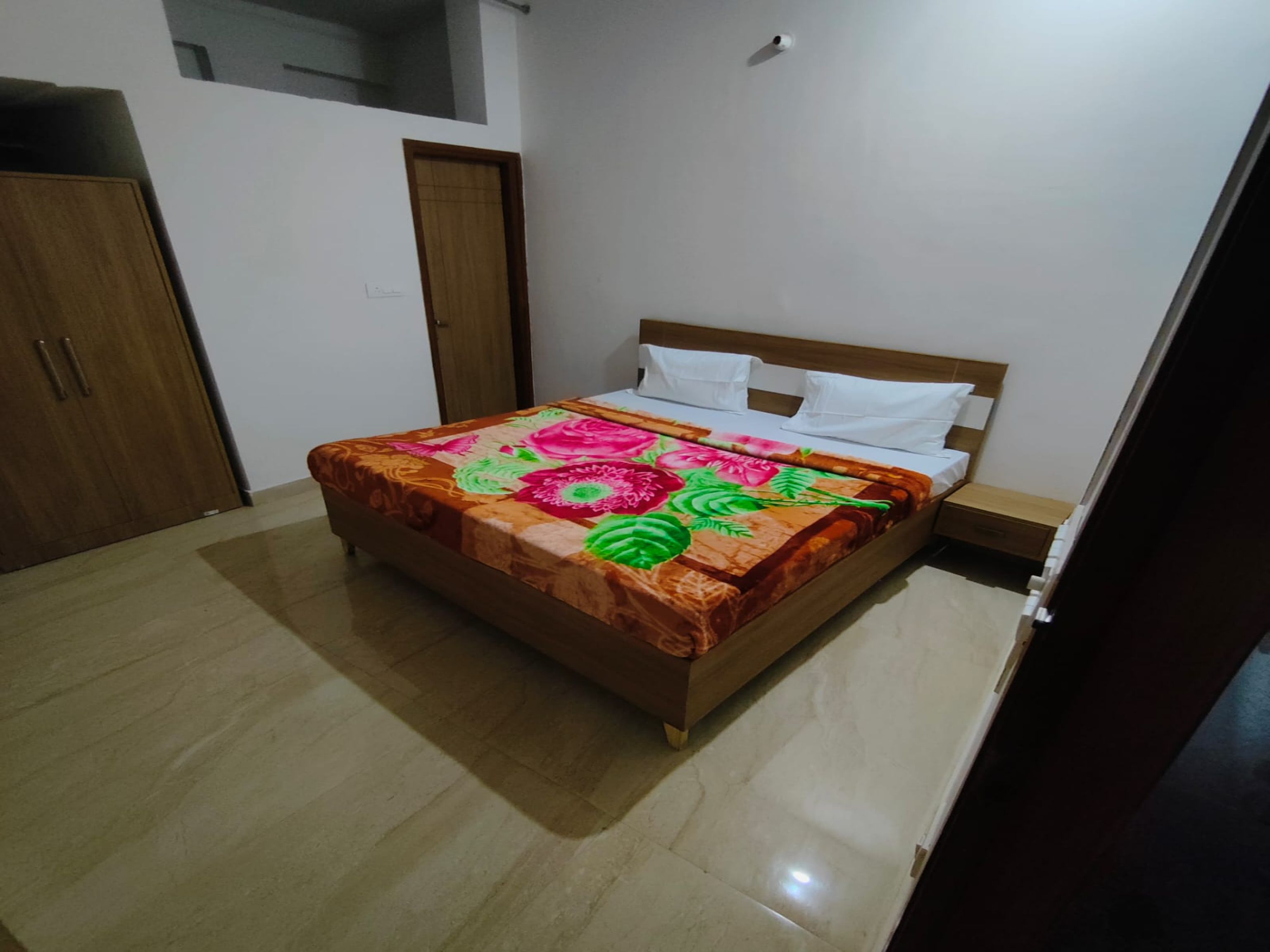 SPOT ON Hotel Wave Inn 𝗕𝗢𝗢𝗞 Noida Hotel