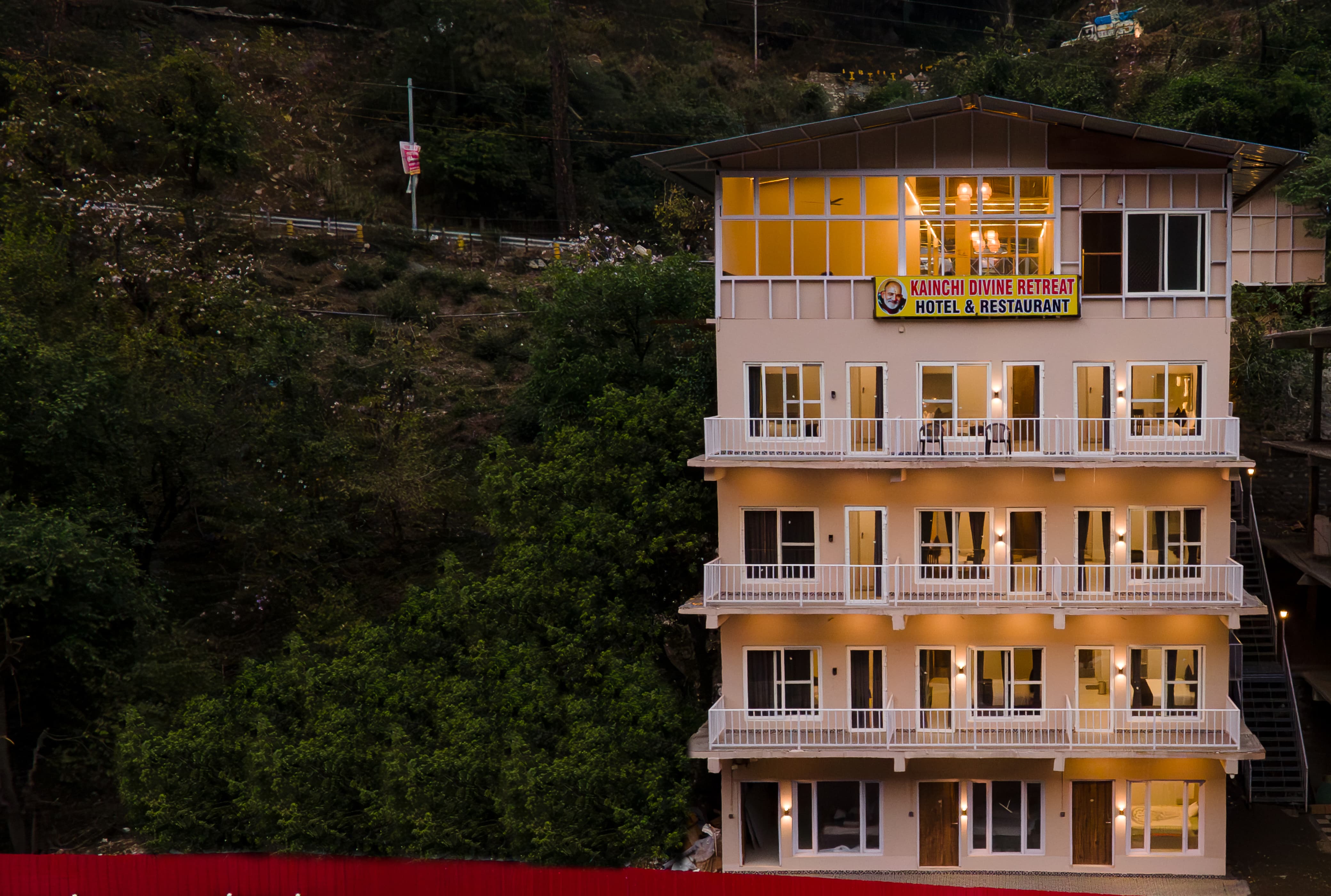Kainchi Divine Retreat By Wild Cherry Hotels 𝗕𝗢𝗢𝗞 Kosya Kutauli Homestay