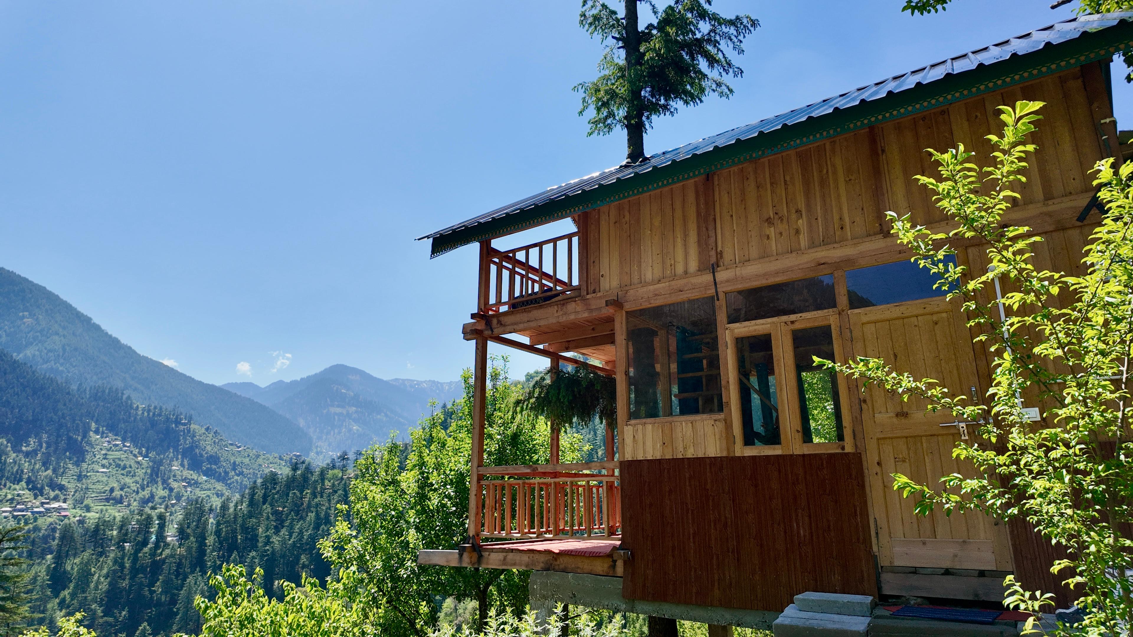 Dreamwood Treehouse 𝗕𝗢𝗢𝗞 Jibhi Tree house