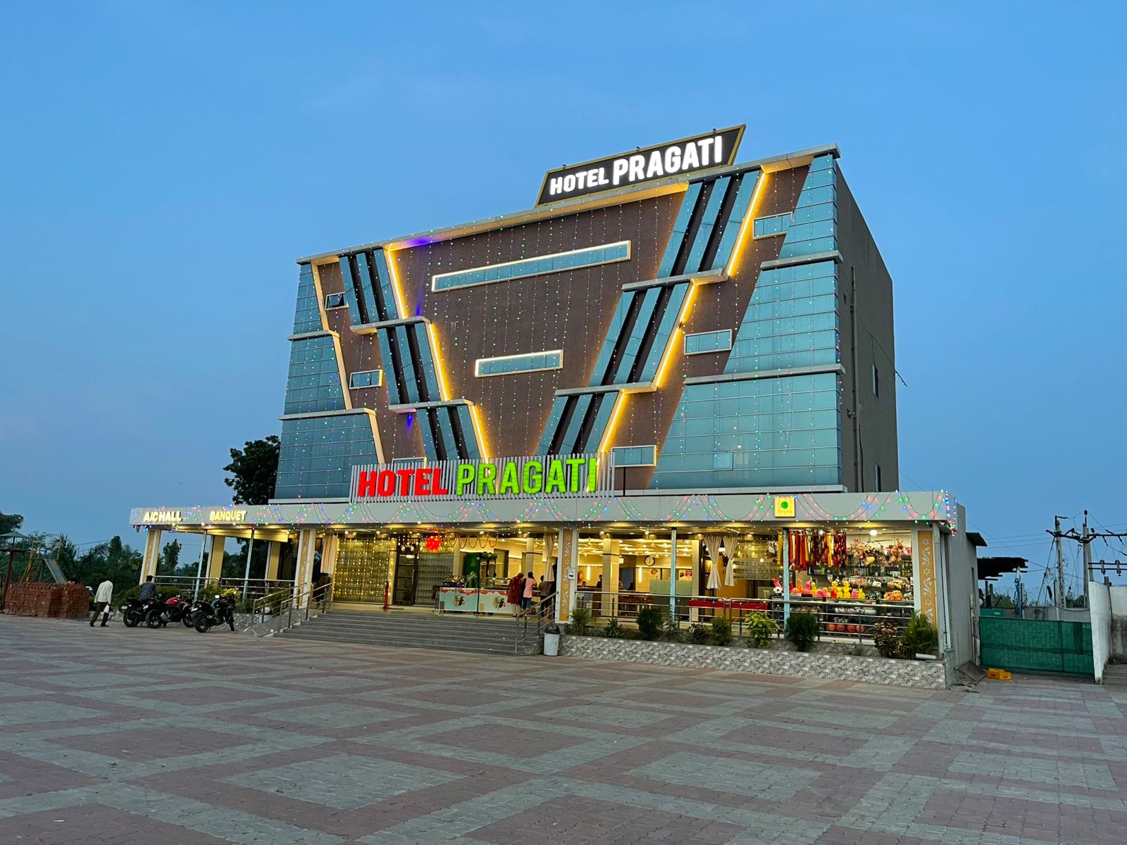 Hotel Pragati 𝗕𝗢𝗢𝗞 Tilakwada ${hd_property_type_token}