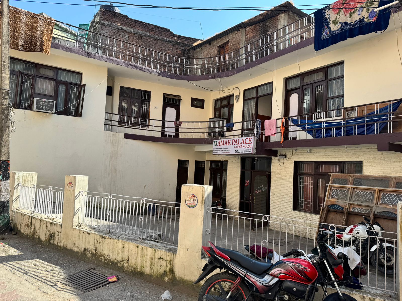 Amar Palace Guest House 𝗕𝗢𝗢𝗞 Katra Guest House