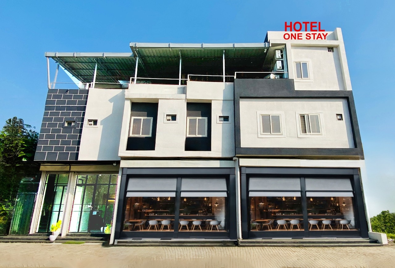 Hotel One Stay 𝗕𝗢𝗢𝗞 Indore Hotel