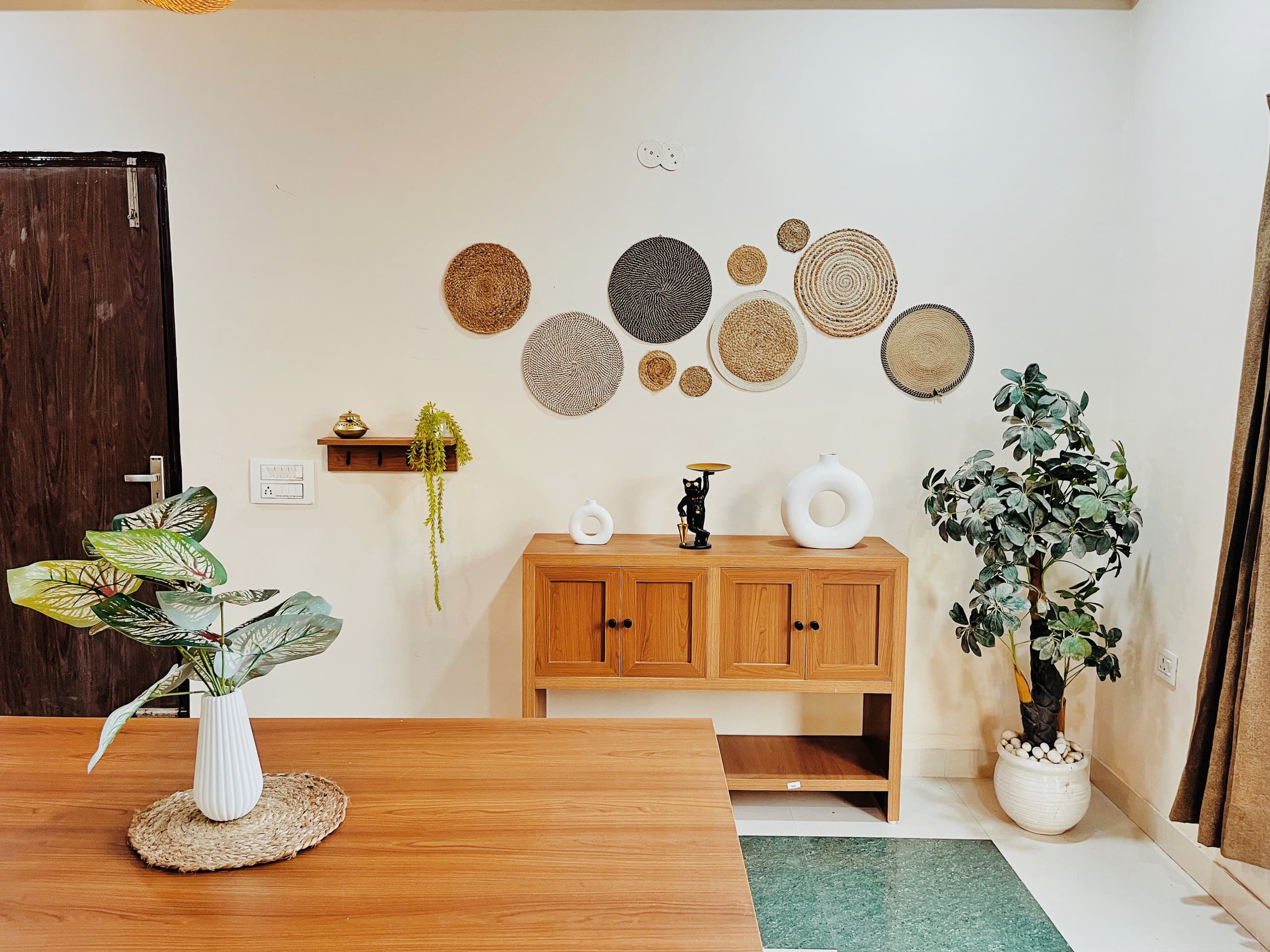 Boho 1 | 3BHK Apartment | 10min to Expo Mart KP 2 𝗕𝗢𝗢𝗞 Noida Apartment