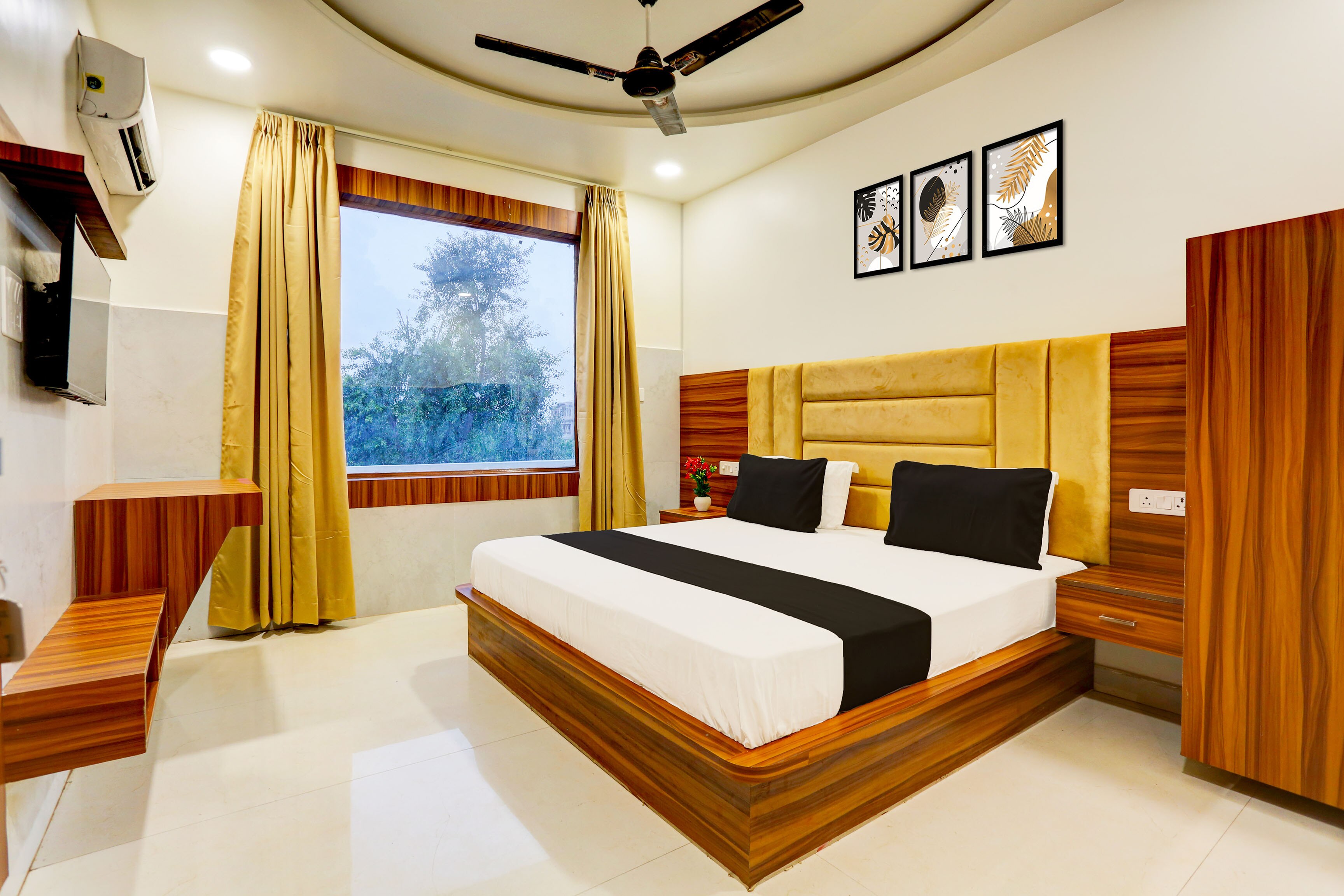 Hotel O Dev paradise 𝗕𝗢𝗢𝗞 Mathura Hotel