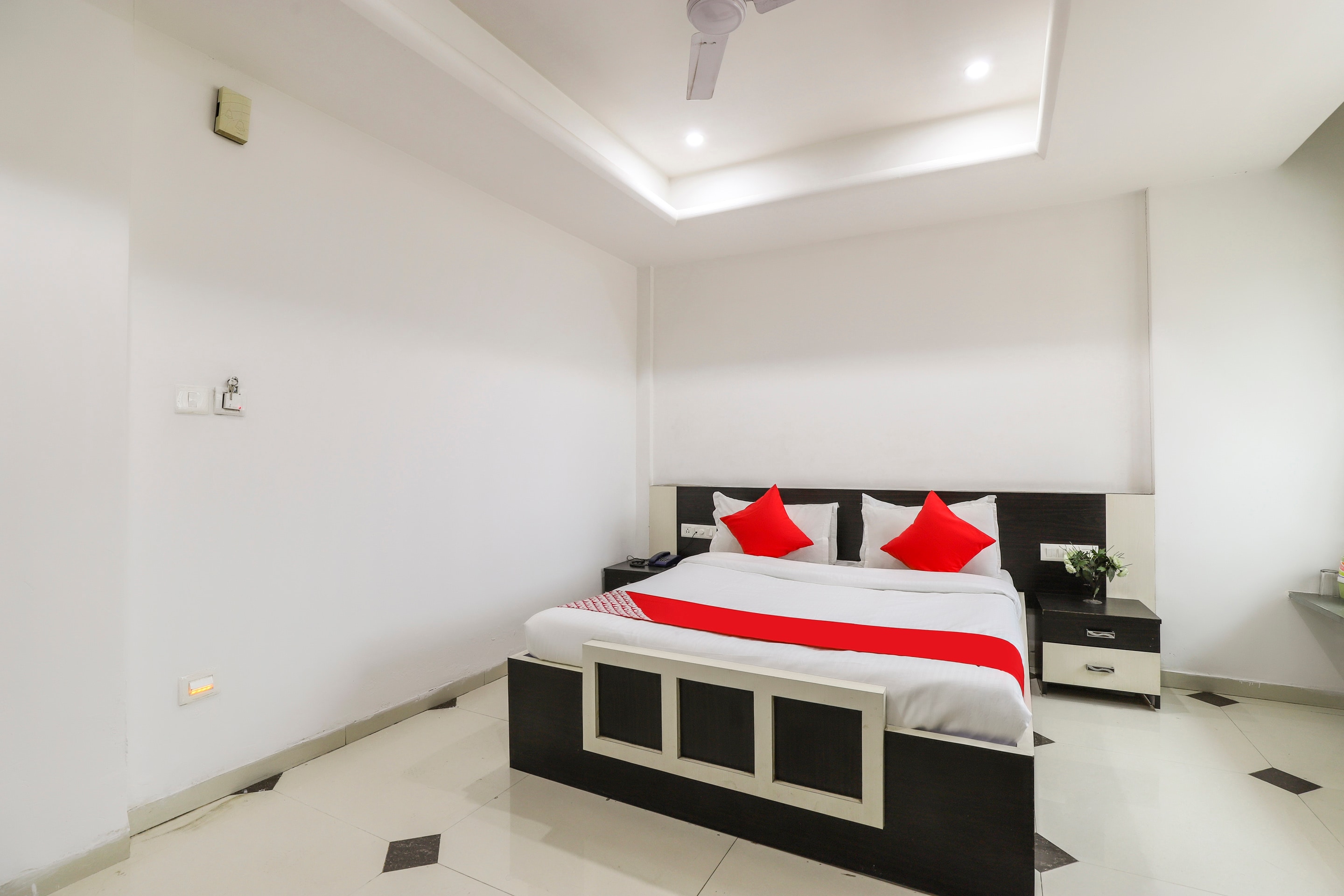 Hotel O Sun And Shine 𝗕𝗢𝗢𝗞 Karjan Hotel