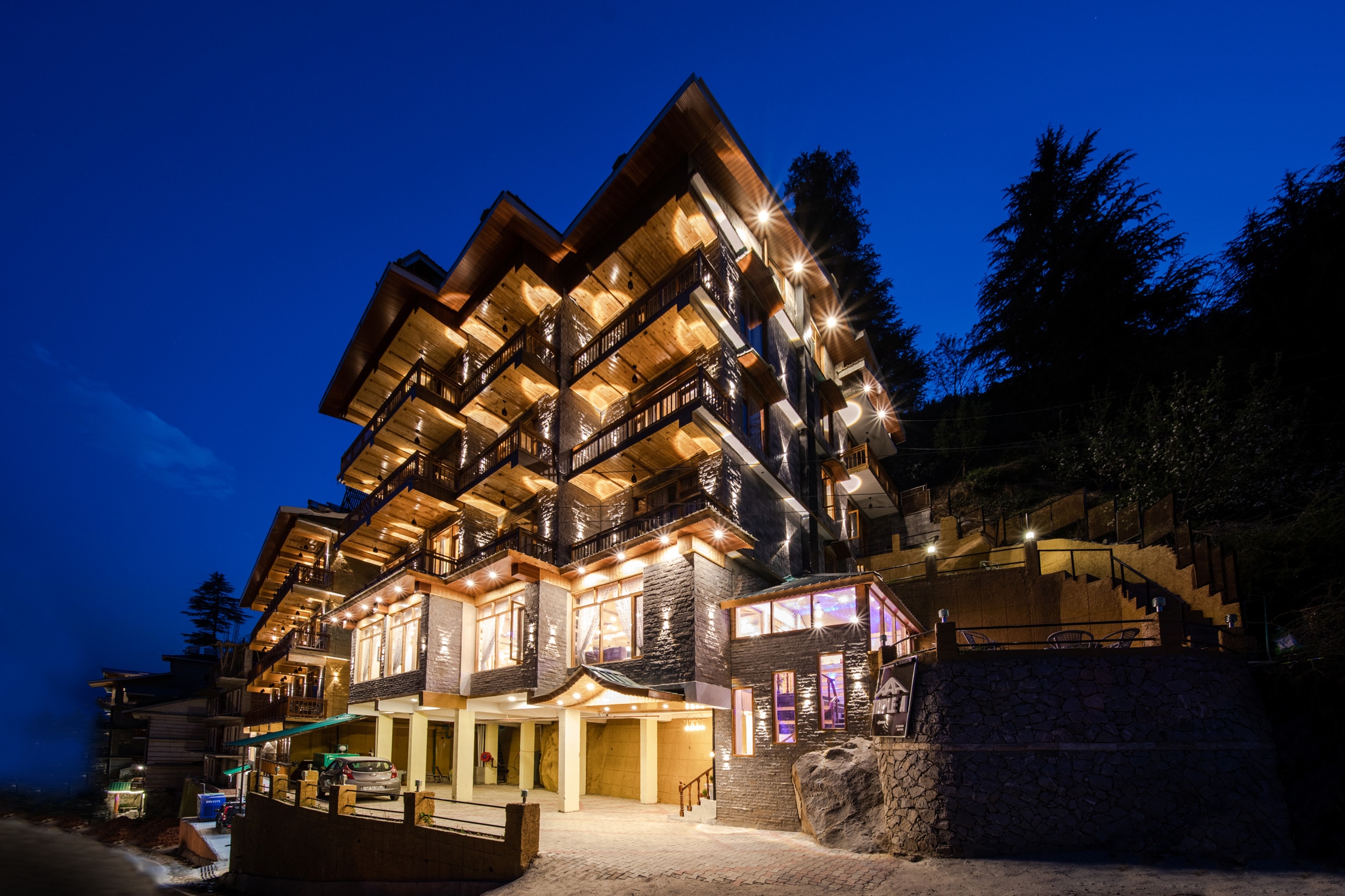 Triple A by Joystays 𝗕𝗢𝗢𝗞 Manali Hotel