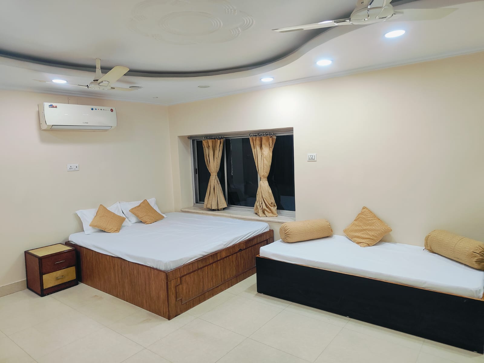 Hotel Shree Niwas 𝗕𝗢𝗢𝗞 Varanasi Homestay