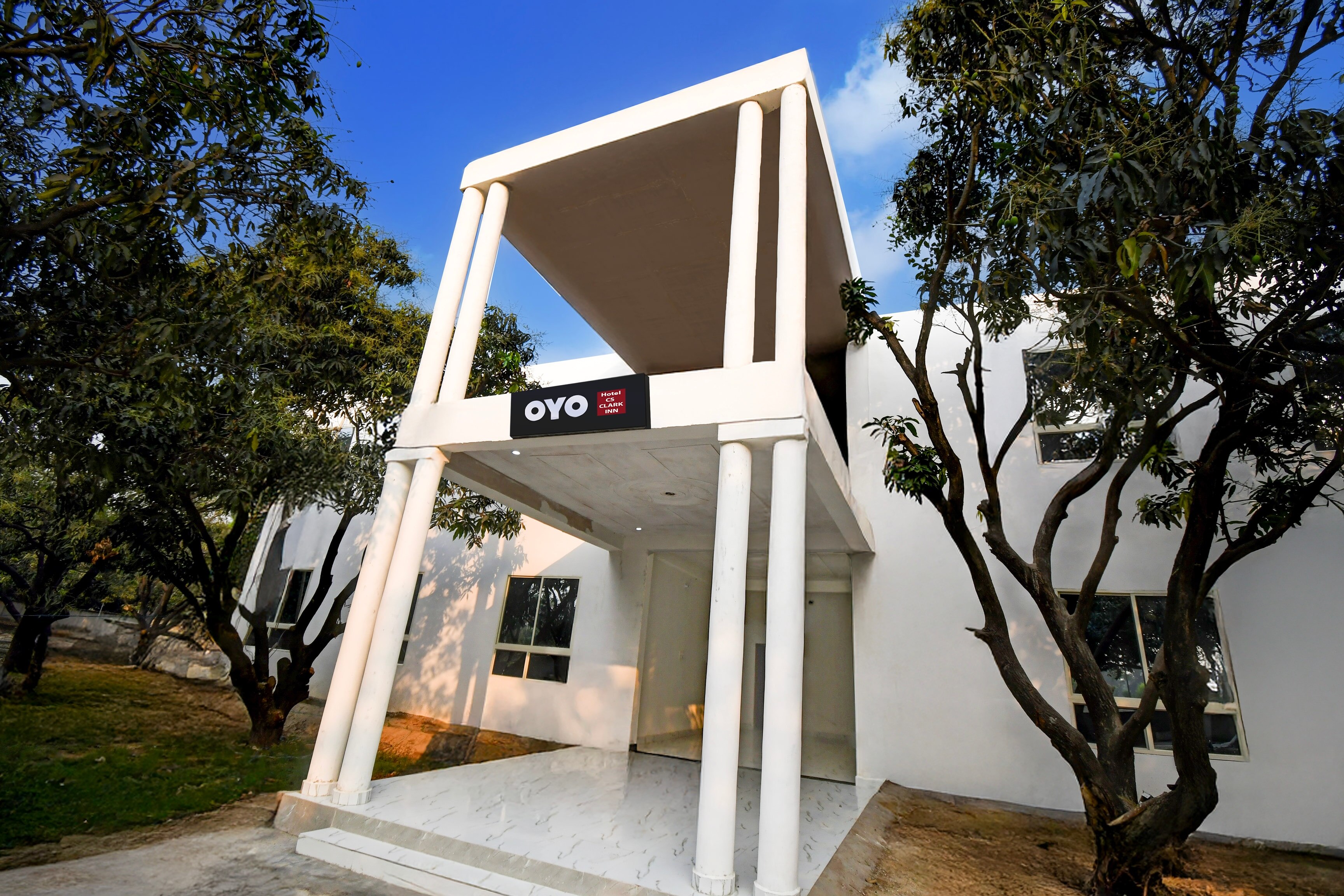 OYO 833925 HOTEL CS CLARK INN Mampur Bana - Reviews, Photos & Offer