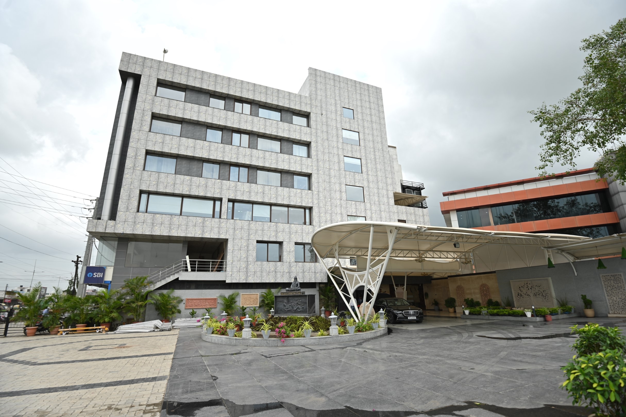 Indore International Convention Center( Hotel) 𝗕𝗢𝗢𝗞 Indore Hotel
