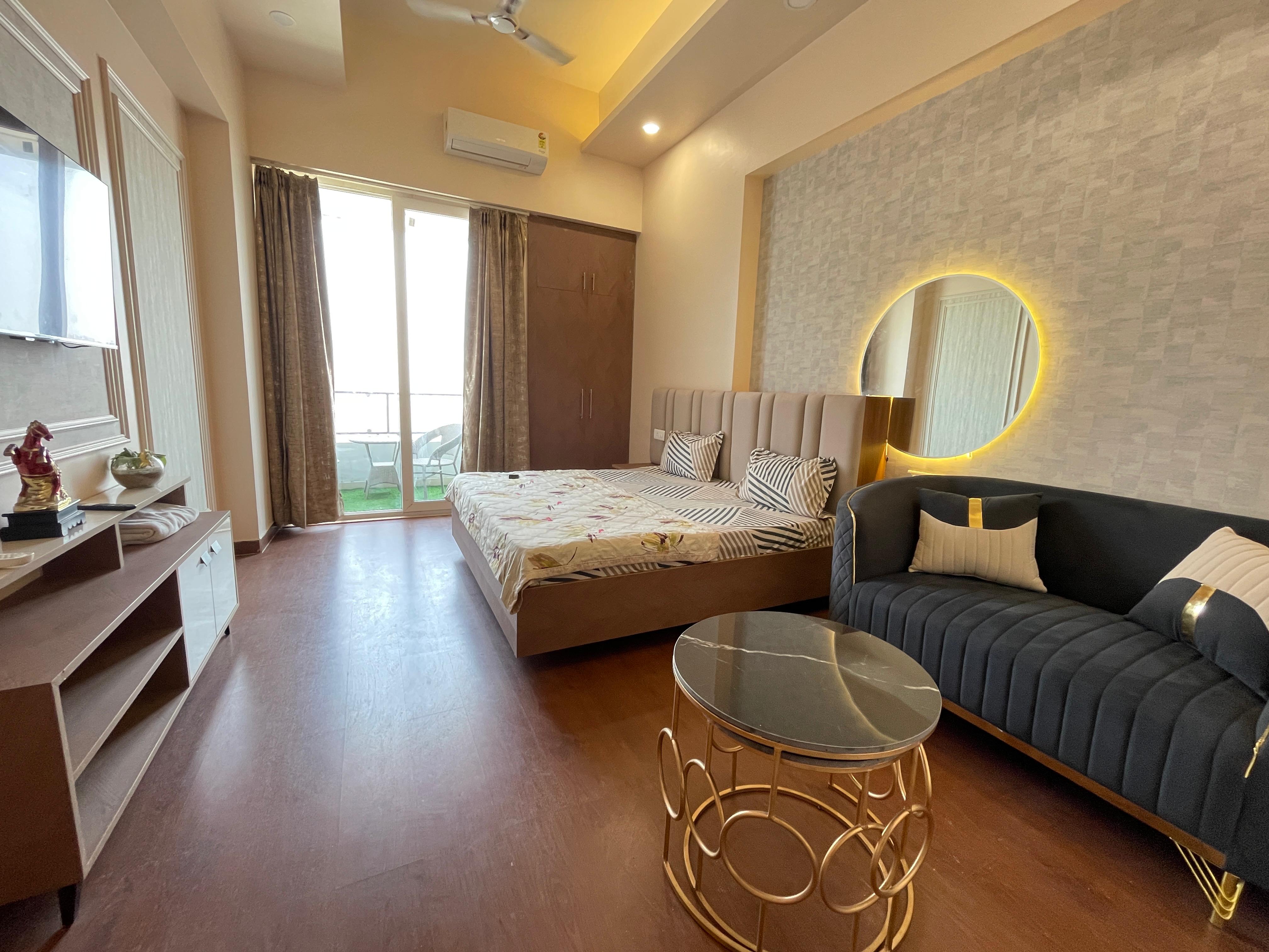 Opulent Suites-Meraki Stays II Gaur City Mall Apart-hotel Greater Noida ...