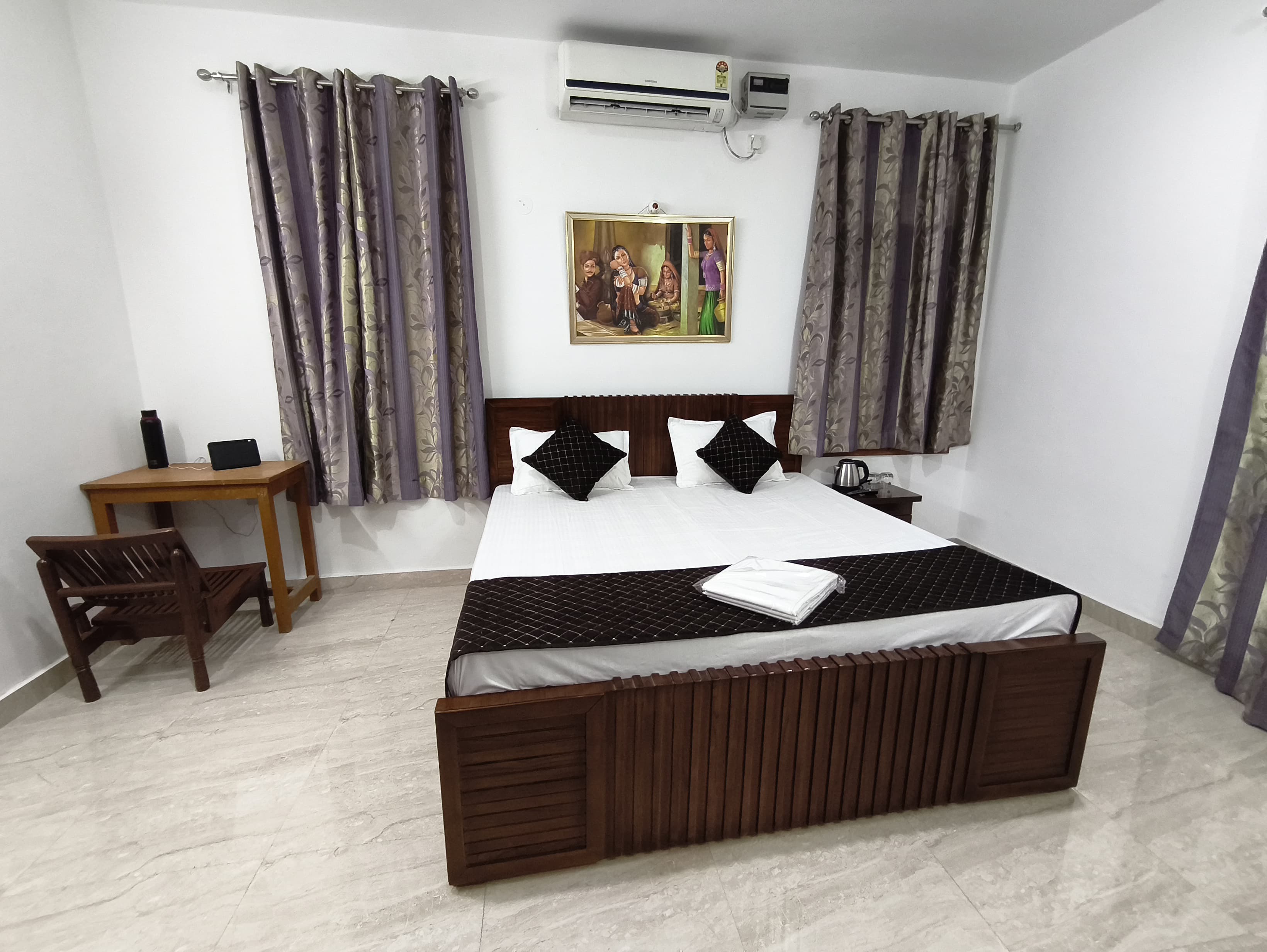 Happy Home Stay 𝗕𝗢𝗢𝗞 Delhi Farm House