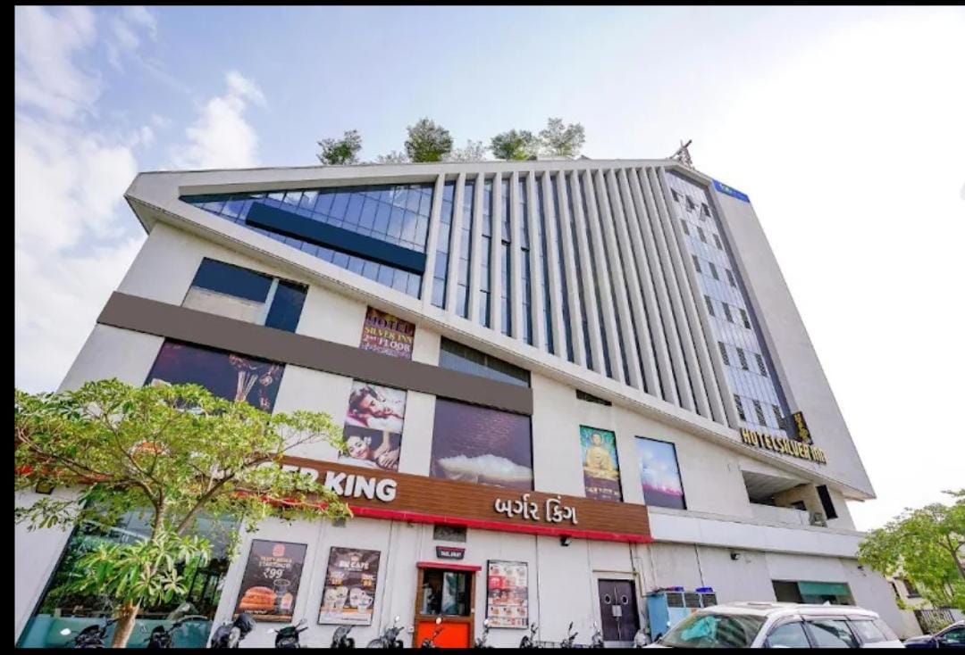 Hotel Silver Inn 𝗕𝗢𝗢𝗞 Ahmedabad Hotel