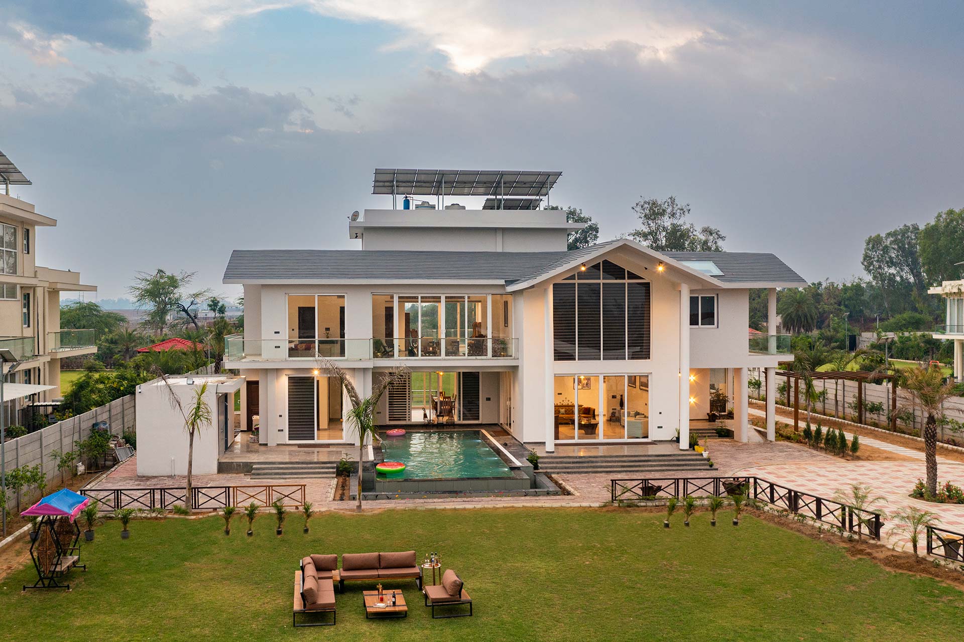 StayVista at Francolin Farm 𝗕𝗢𝗢𝗞 Sohna Farm House