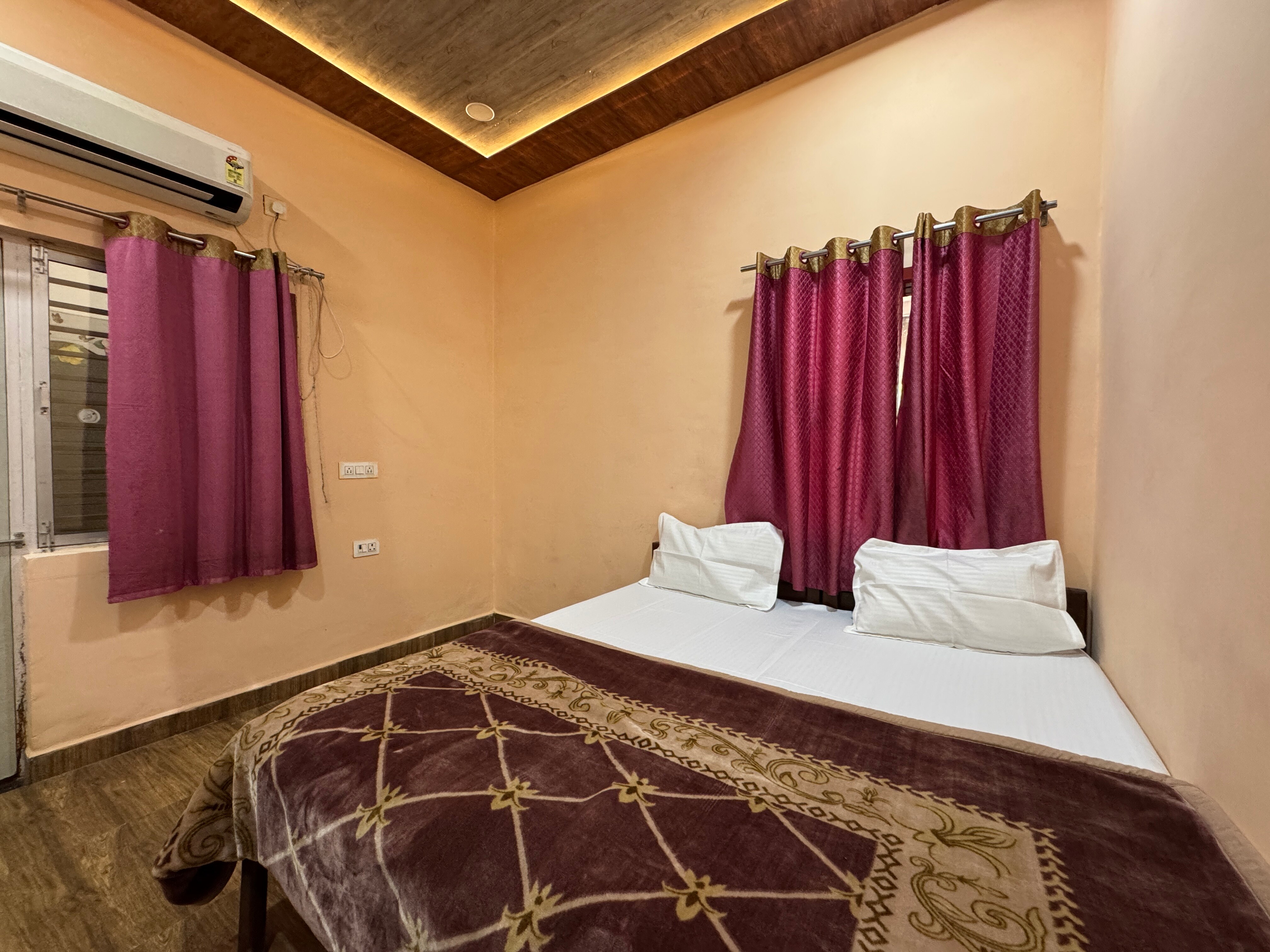 Shri Rasbihari Seva Sadan Hotel Vrindavan - Reviews, Photos & Offer