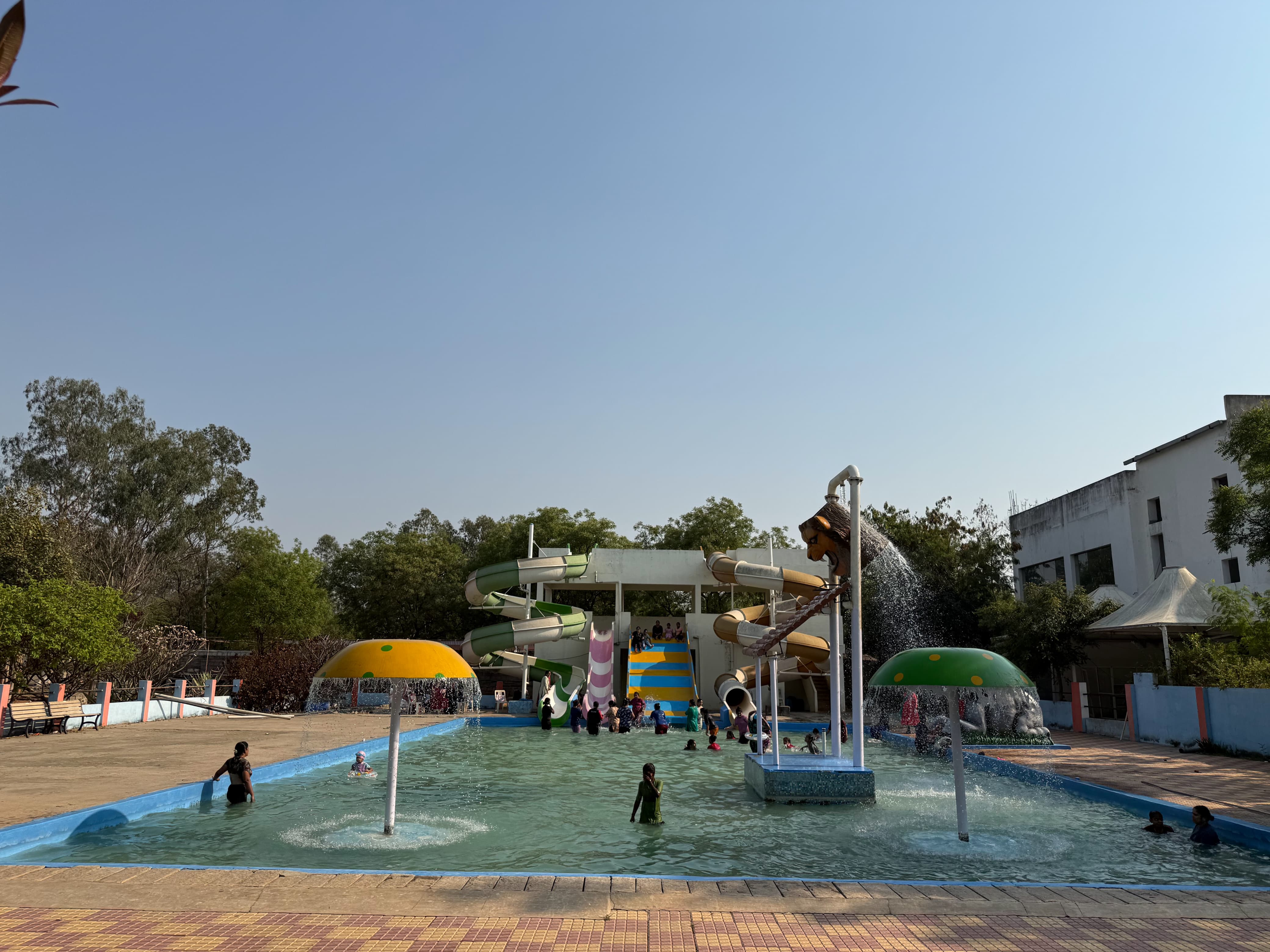 Damos Rainbow Resort 𝗕𝗢𝗢𝗞 Hyderabad Farm House