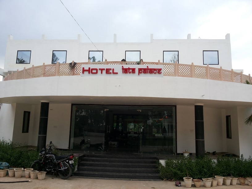 Hotel Lata Palace 𝗕𝗢𝗢𝗞 Agra Hotel
