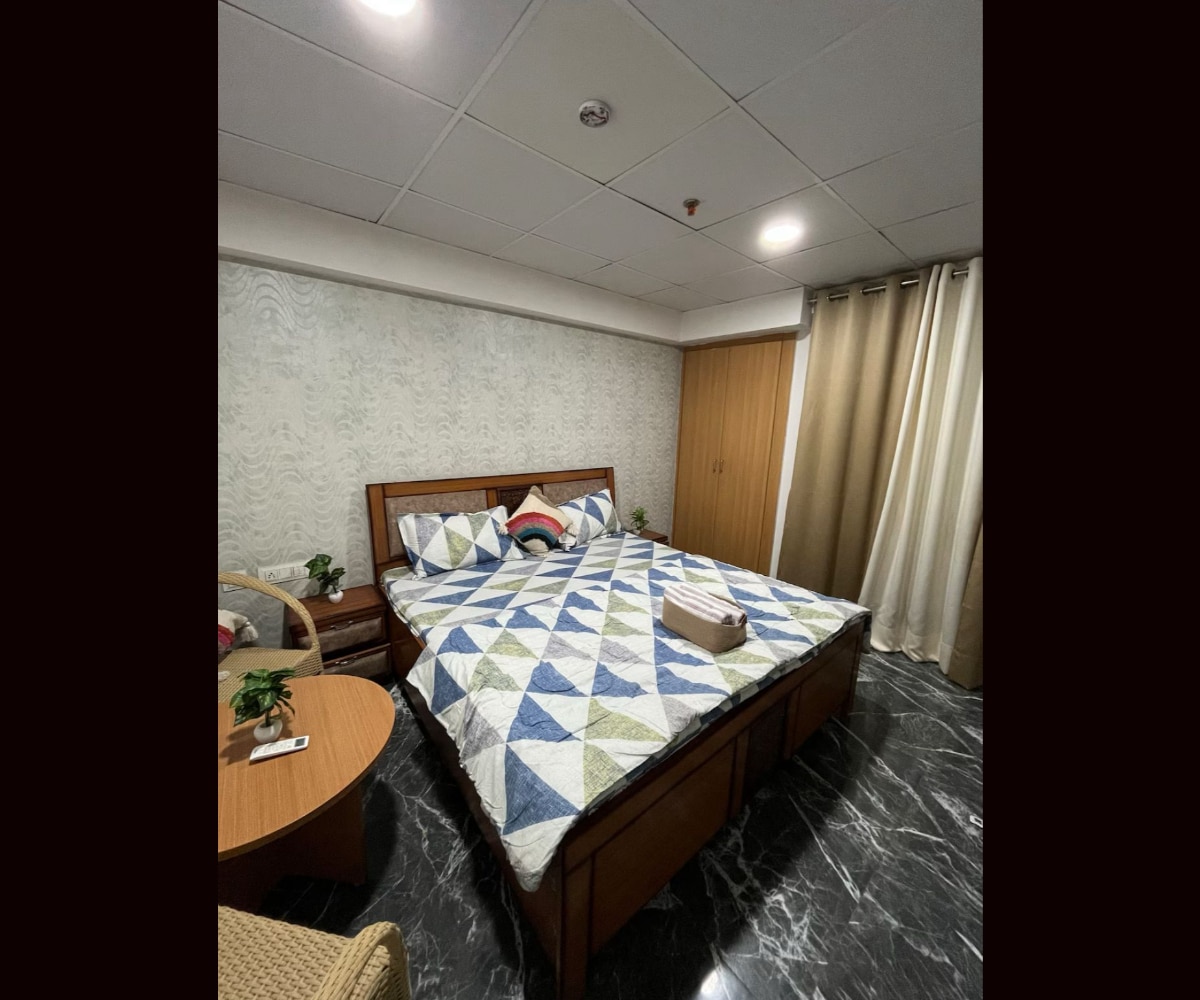Comfy Den by Regal Homes 𝗕𝗢𝗢𝗞 Zirakpur Apartment