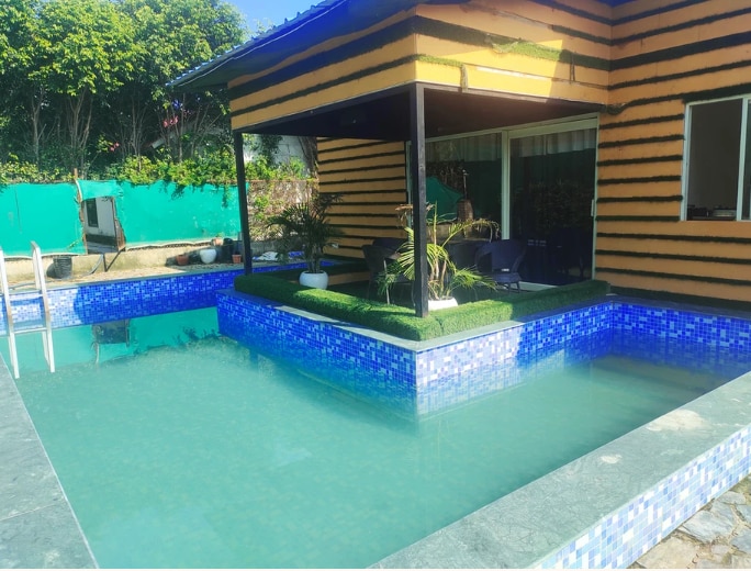 Shaw's 2BHK Homestead for Celebrations by GRB 𝗕𝗢𝗢𝗞 Noida Cottage