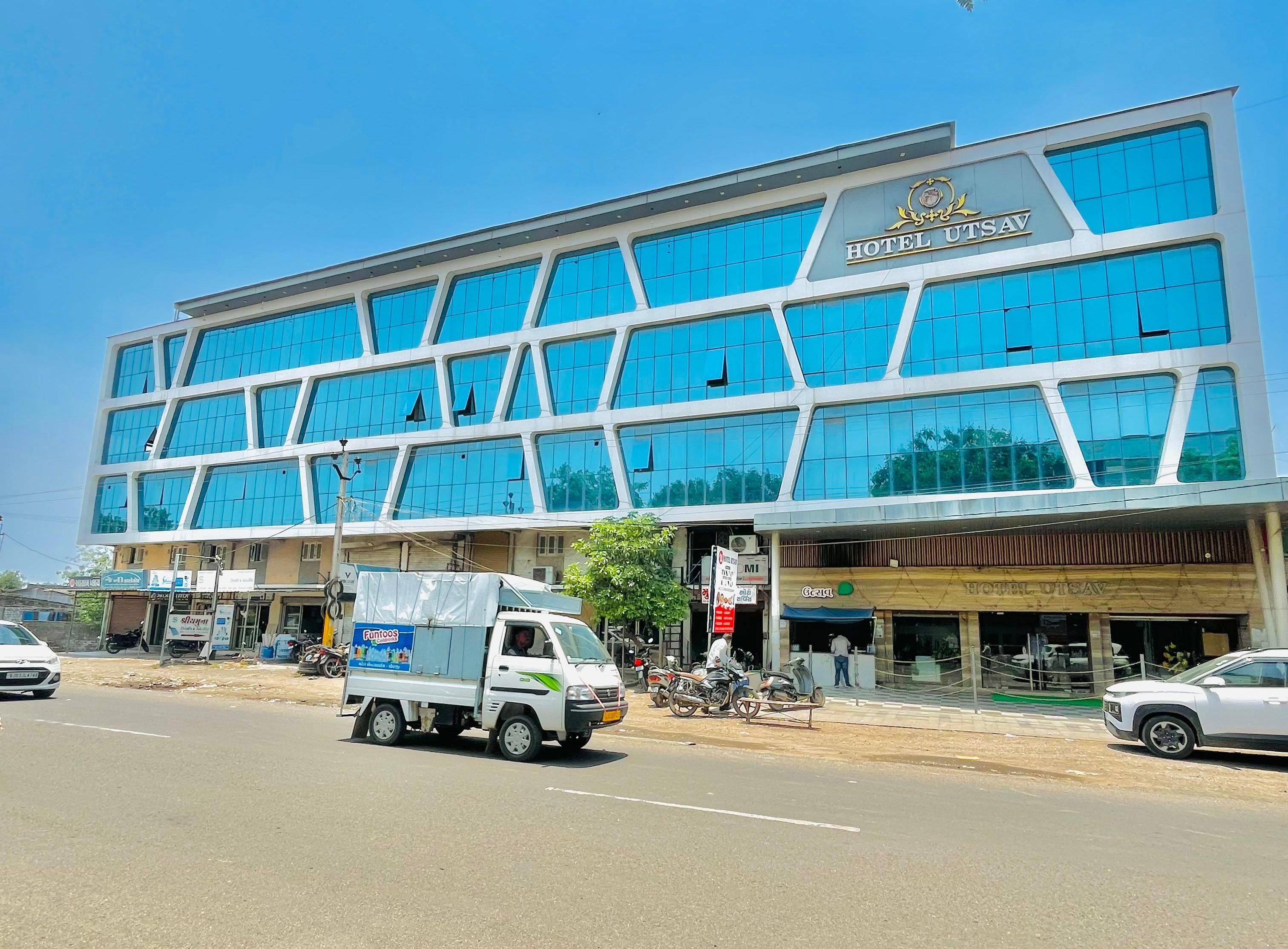 Hotel Utsav By PNS 𝗕𝗢𝗢𝗞 Jetpur Hotel