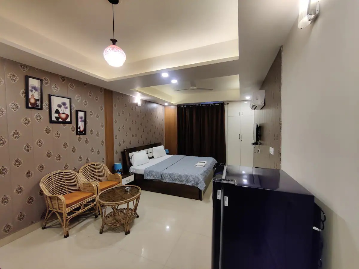 Clove By The Paprika 𝗕𝗢𝗢𝗞 Dehradun Apartment