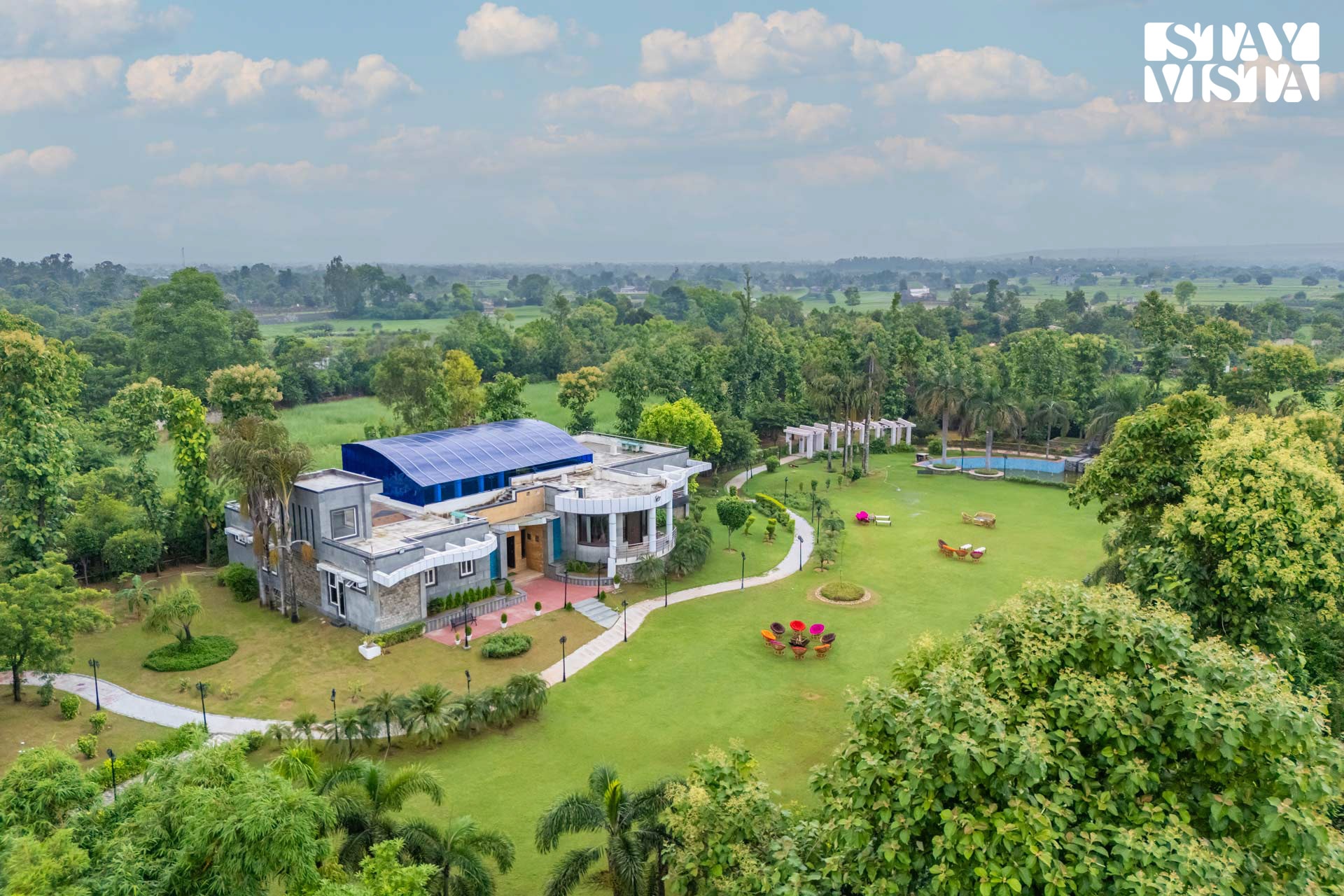 StayVista at Saturn @ Wandering Vines 𝗕𝗢𝗢𝗞 Sohna Villa