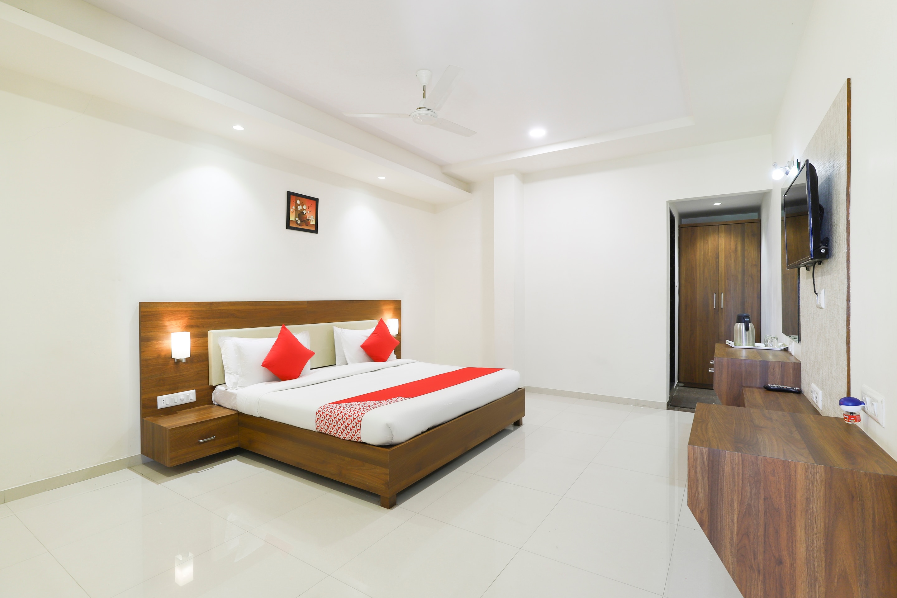 Hotel O Navasari Bus TerminalFormerly Jay Shankar 𝗕𝗢𝗢𝗞 Navsari Hotel