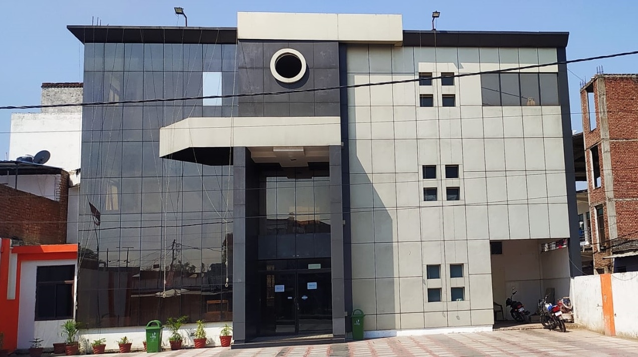 Hotel JVR 𝗕𝗢𝗢𝗞 Raibareilly Hotel