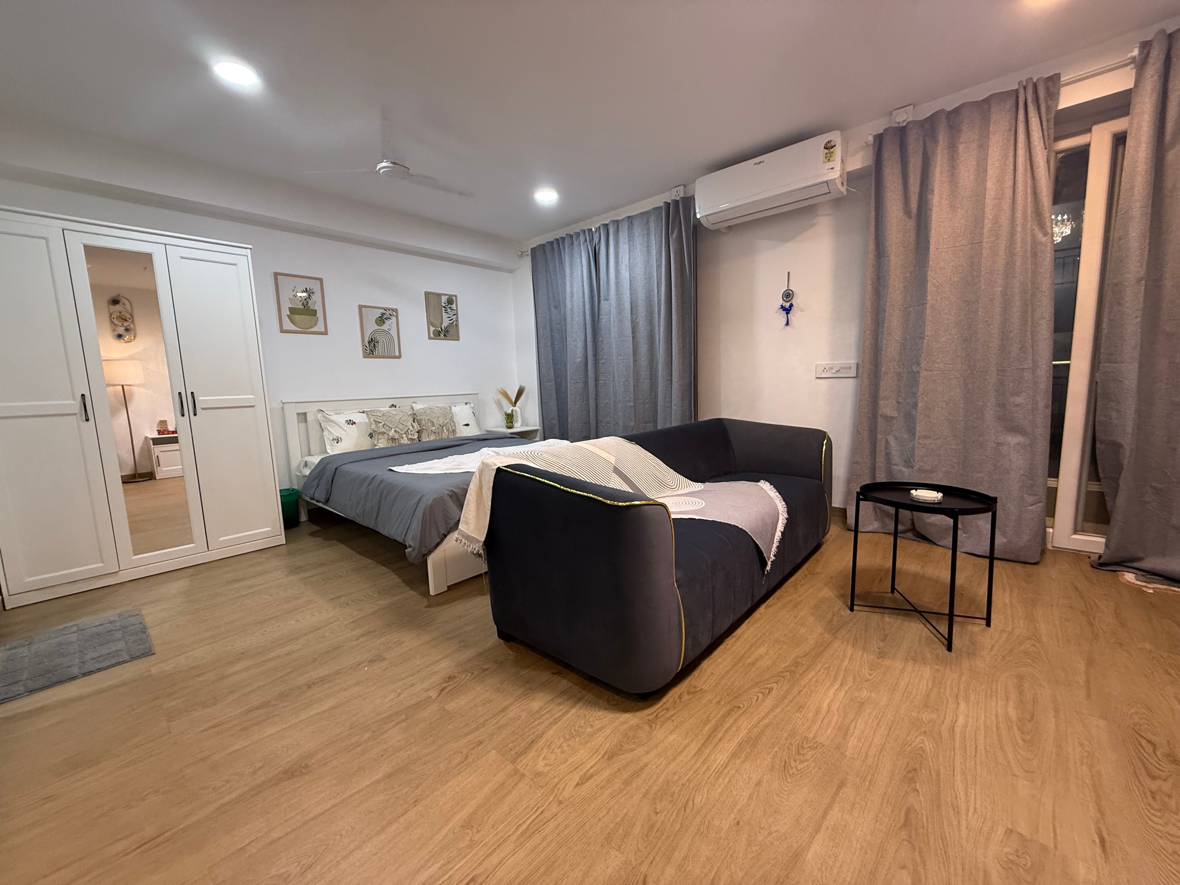 Livora the modern studio 𝗕𝗢𝗢𝗞 Pune Apartment