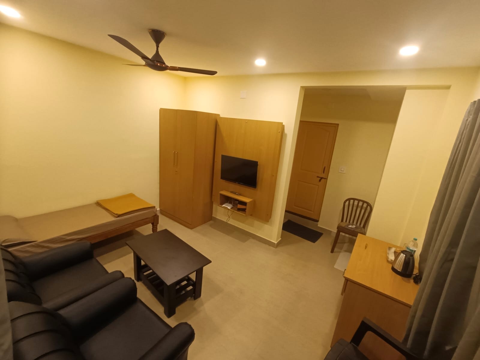 Balcony Bliss Room Couple-Friendly Stay 𝗕𝗢𝗢𝗞 Udupi Apartment