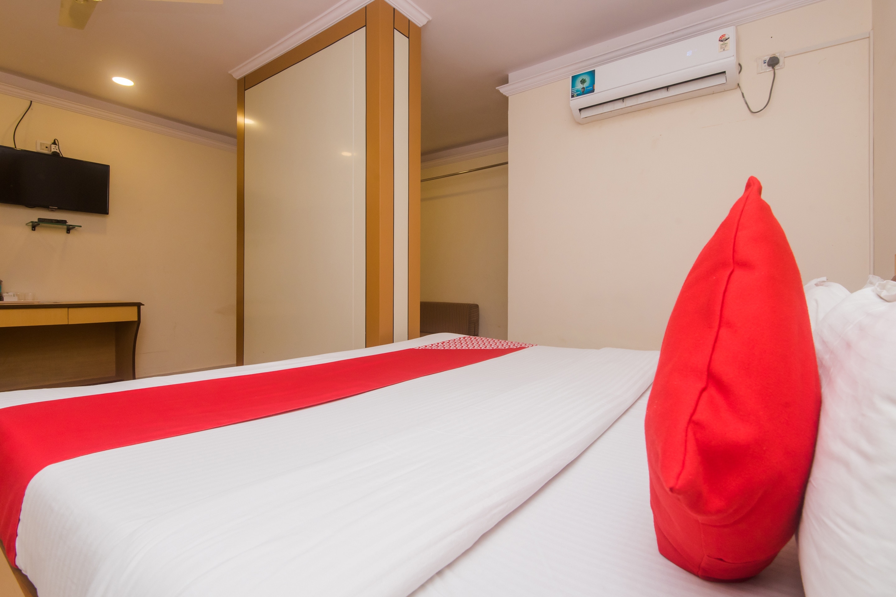 Capital O Orbit Inn Near Infiniti Mall 𝗕𝗢𝗢𝗞 Mumbai Hotel