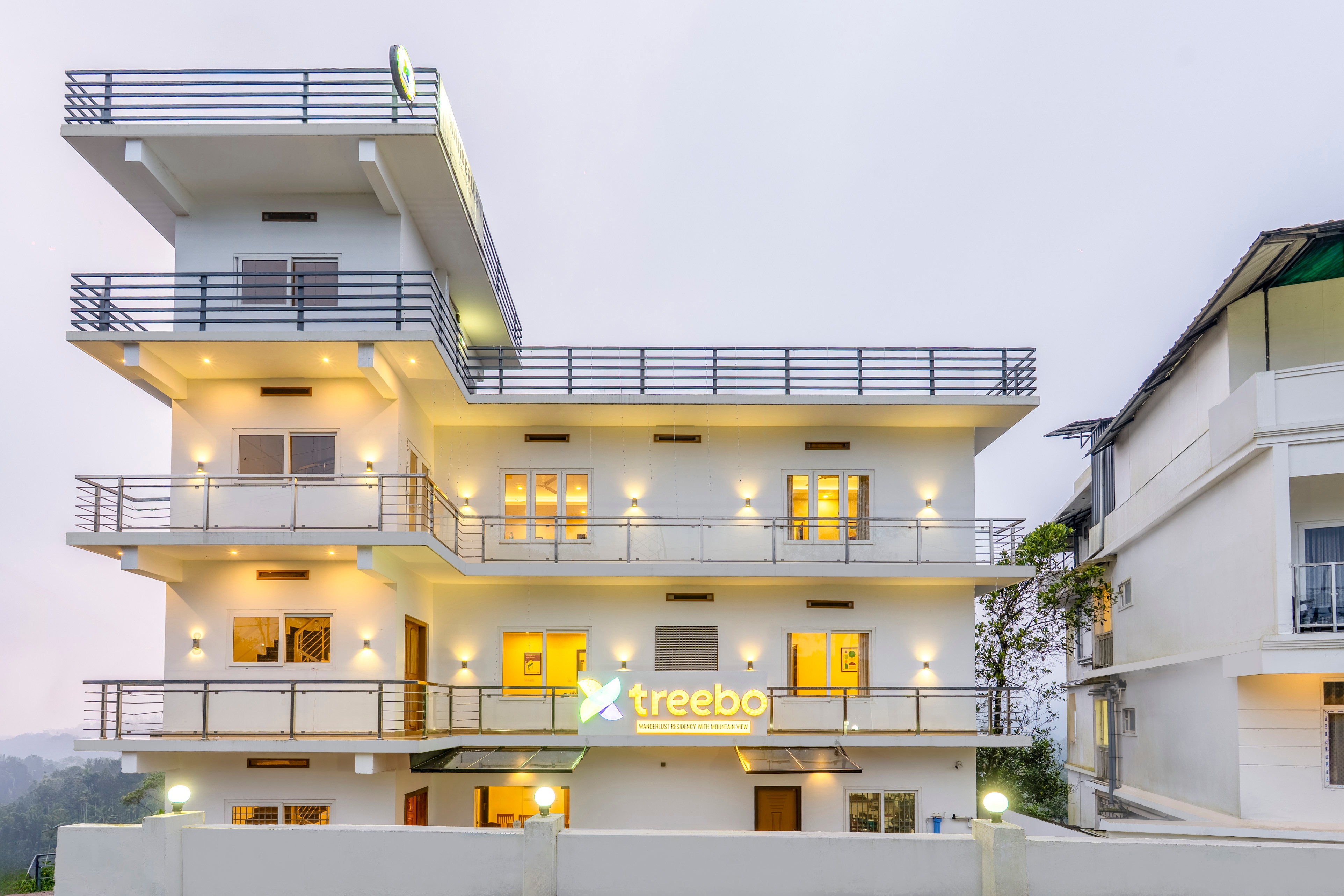 Treebo Wanderlust Residency With Mountain View 𝗕𝗢𝗢𝗞 Munnar Hotel