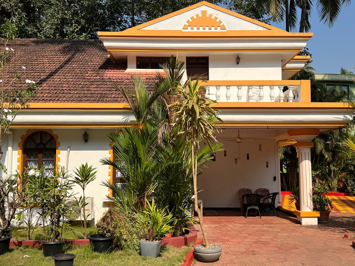Casa Sunshine 3BHK Villa with Shared Pool 𝗕𝗢𝗢𝗞 Goa Villa