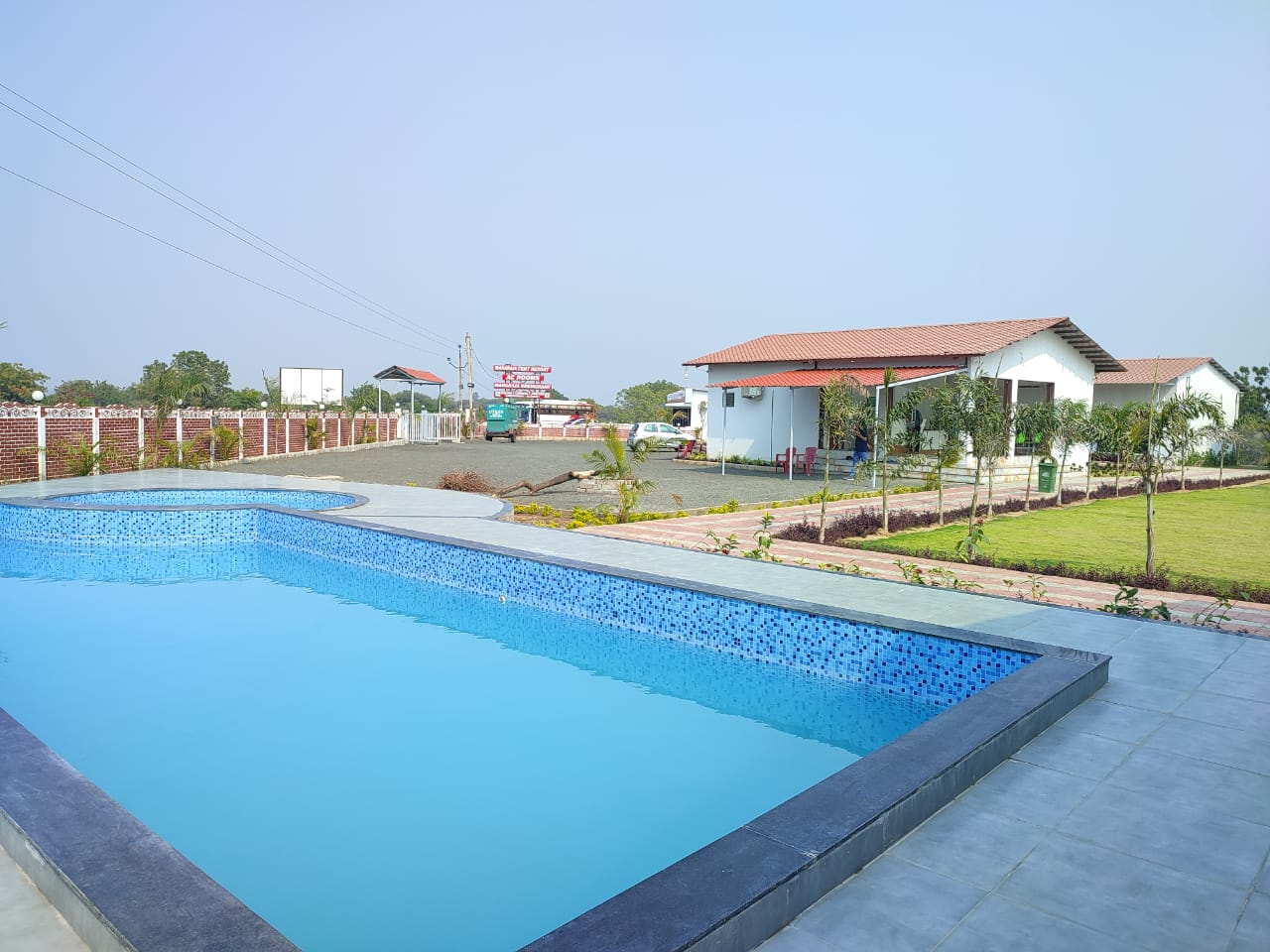 Maharaja Tent Resort 𝗕𝗢𝗢𝗞 Rajpipla Hotel