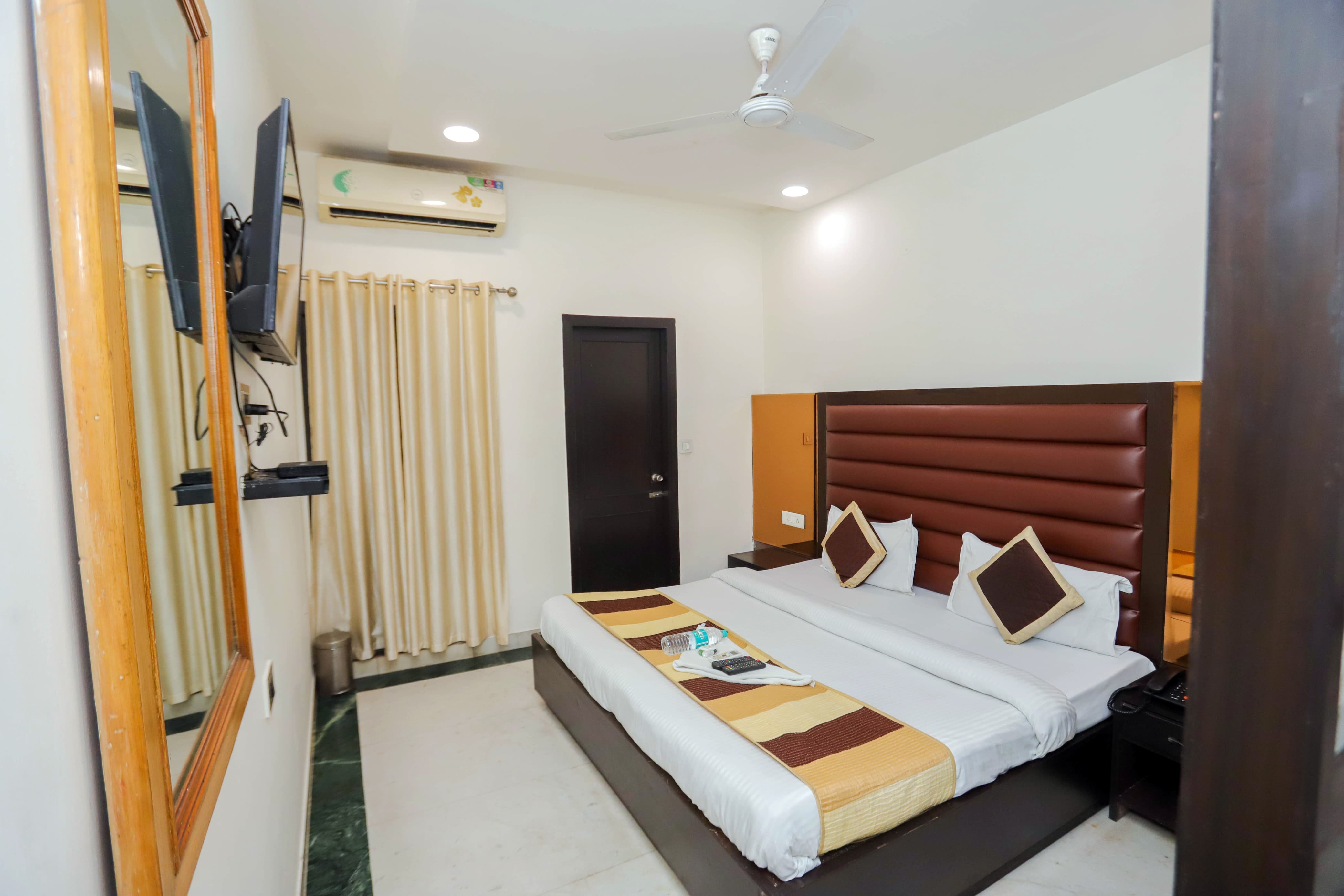Hotel Premium Inn Sector 15, Noida 𝗕𝗢𝗢𝗞 Noida Hotel