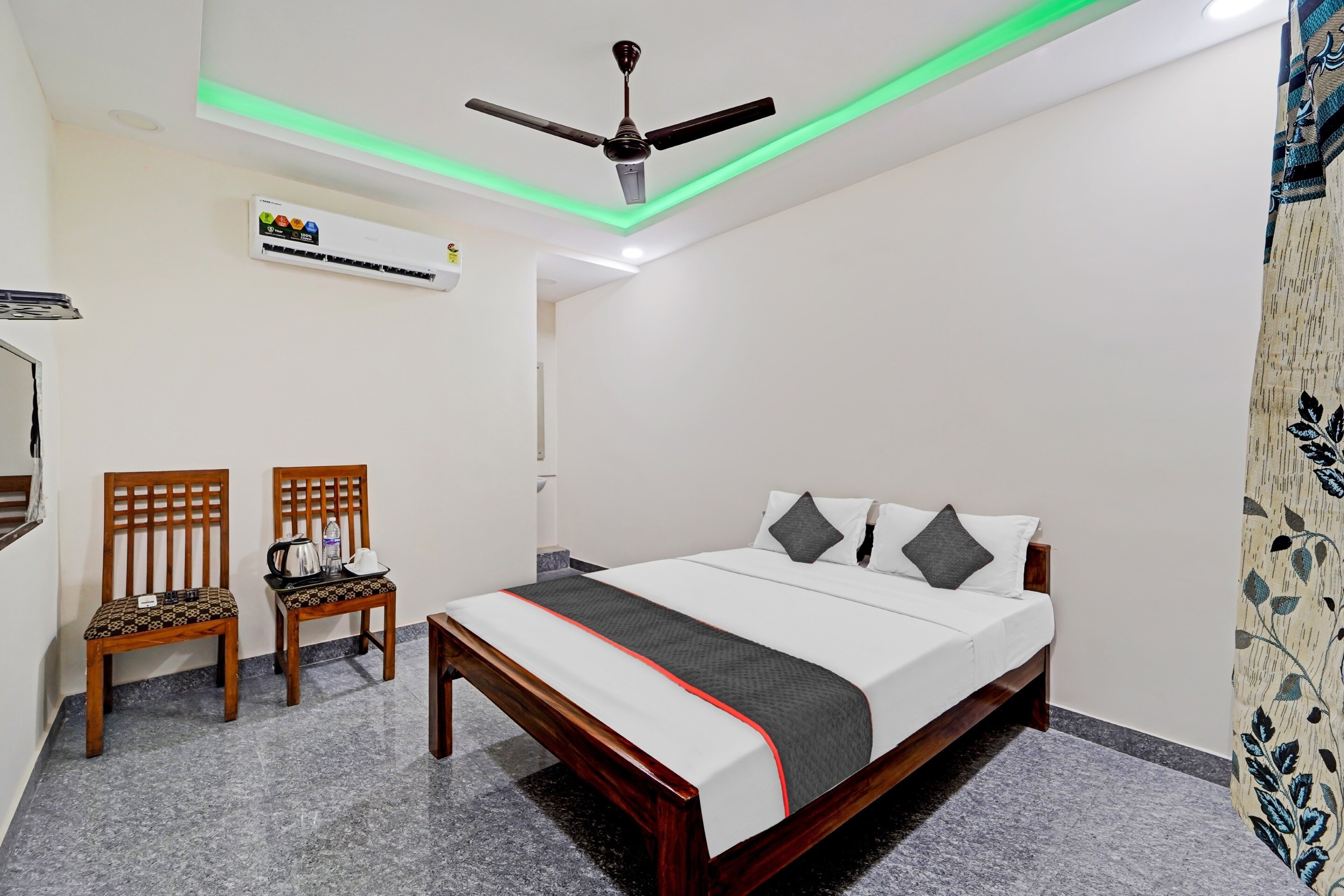 Hotel O Redfox 𝗕𝗢𝗢𝗞 Chennai Hotel