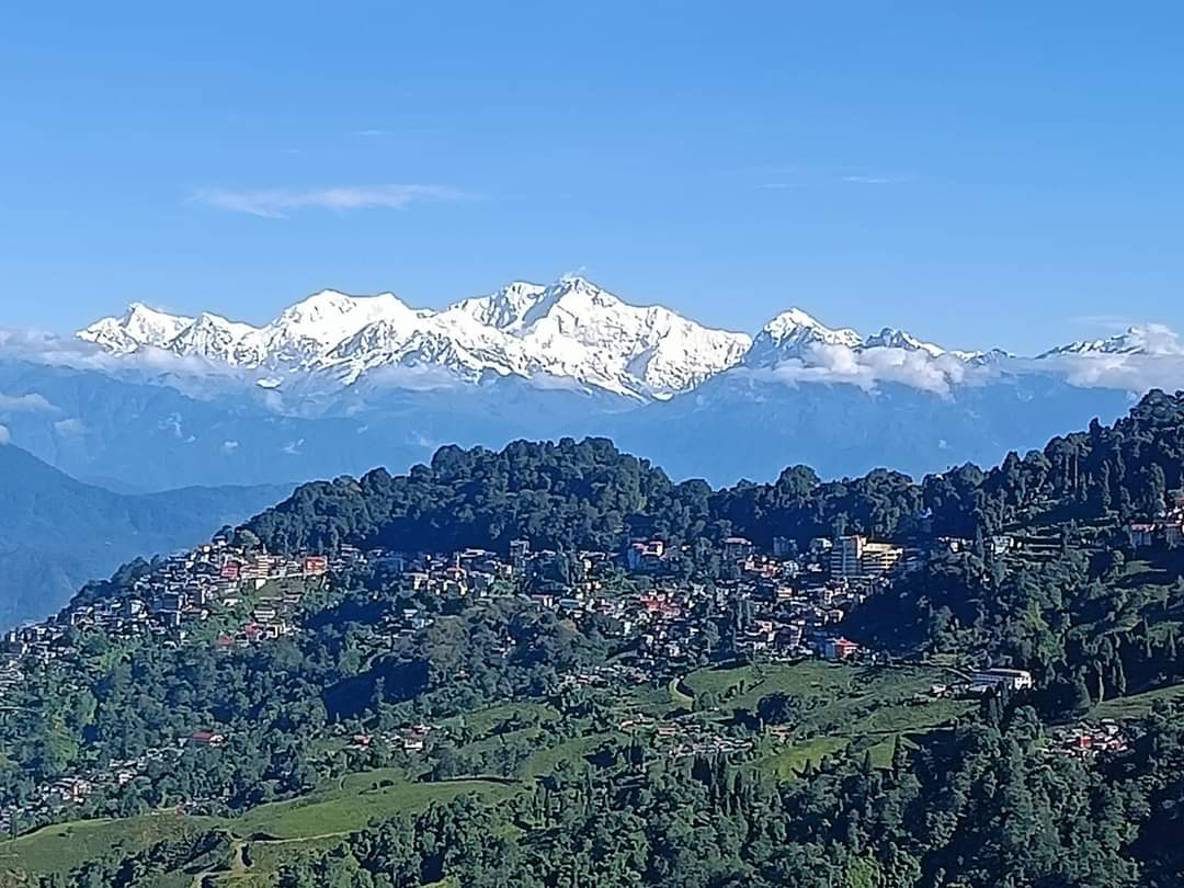 PRANAM HOMESTAY NEAR BURDWAN PALACE RAJBARI 𝗕𝗢𝗢𝗞 Darjeeling Homestay