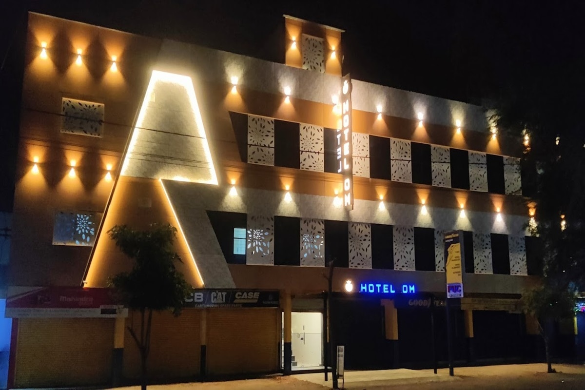 HOTEL OM 𝗕𝗢𝗢𝗞 Betul Hotel