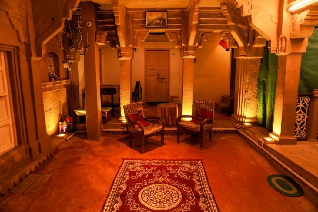 Narayana Haveli | Near Ghats 𝗕𝗢𝗢𝗞 Varanasi Homestay