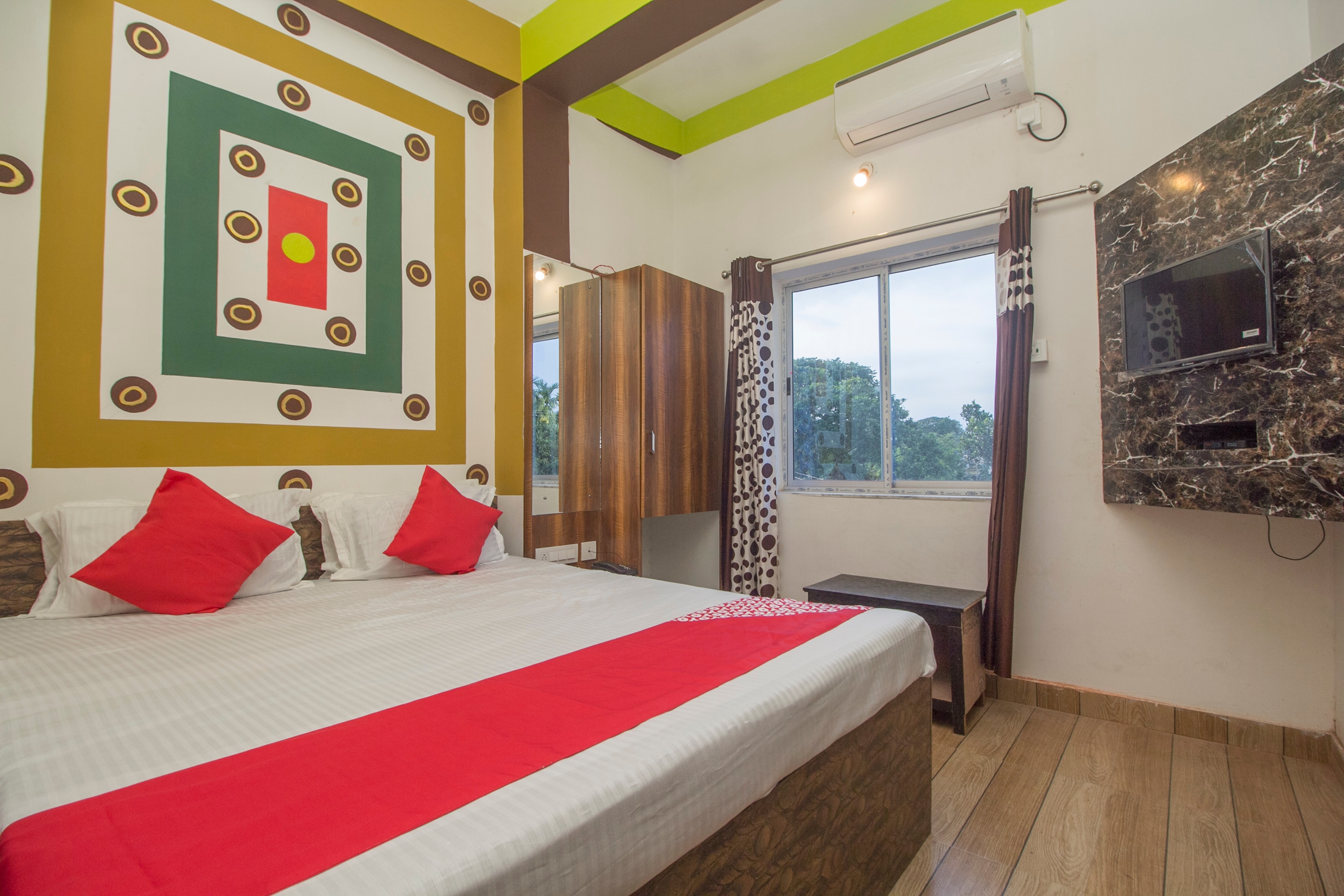 Hotel Center Point 𝗕𝗢𝗢𝗞 Lataguri Hotel