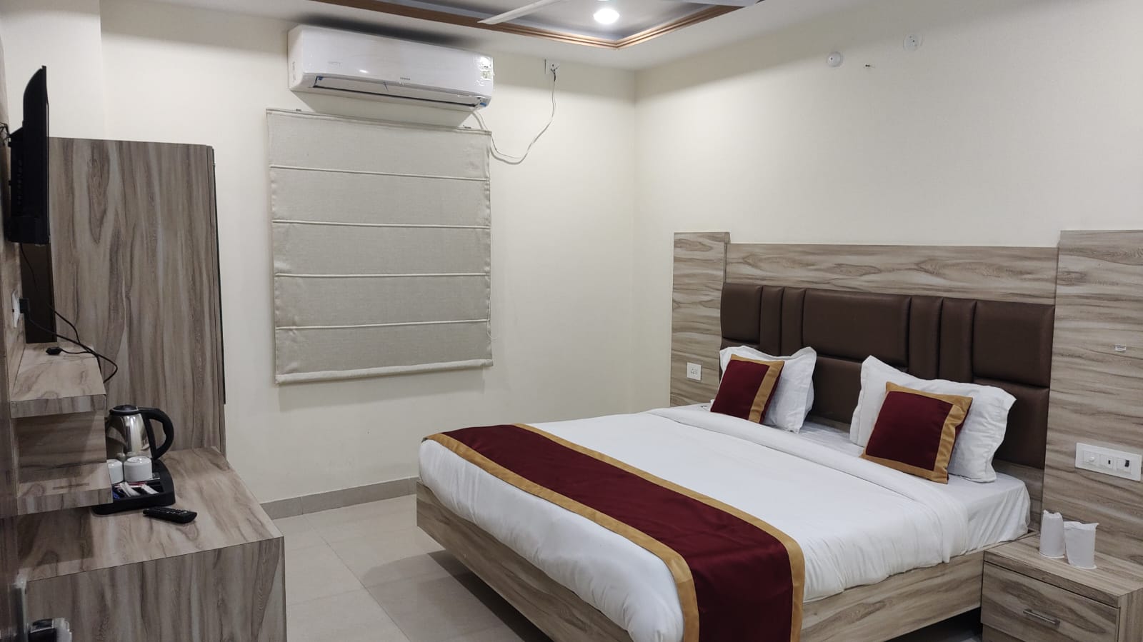 Shri Vasudev Dham 𝗕𝗢𝗢𝗞 Vrindavan Hotel