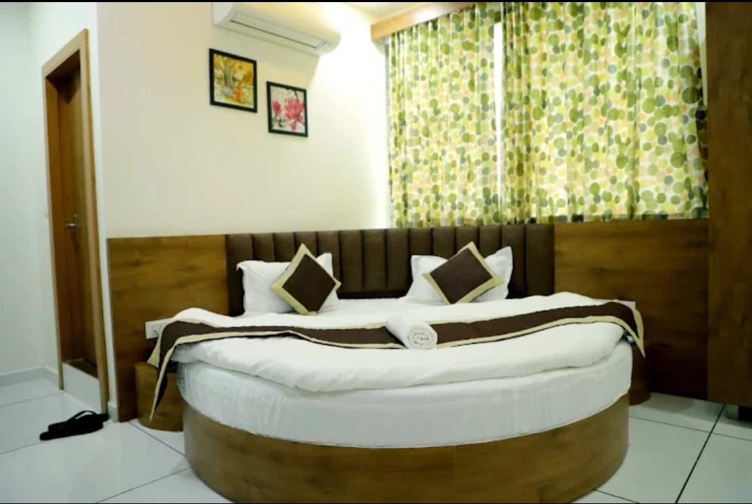 Hotel Shree Nath Ji 𝗕𝗢𝗢𝗞 Daskroi Hotel